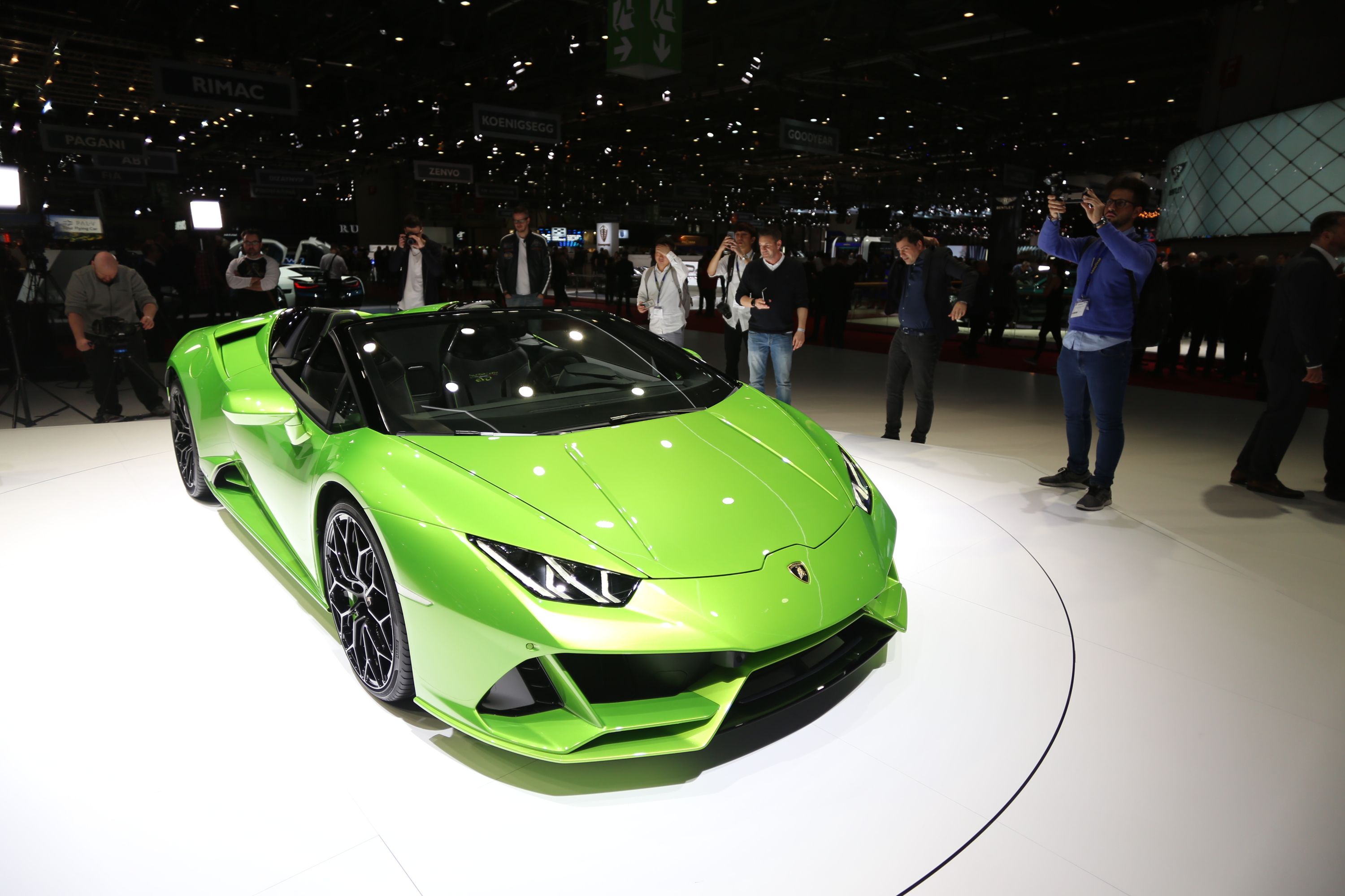 Lamborghini Huracan Evo Spyder Is A Lean, Green, Fighting Machine