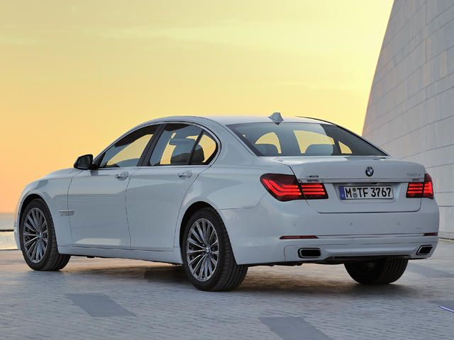 M770i to Cap 2015 BMW 7 Series