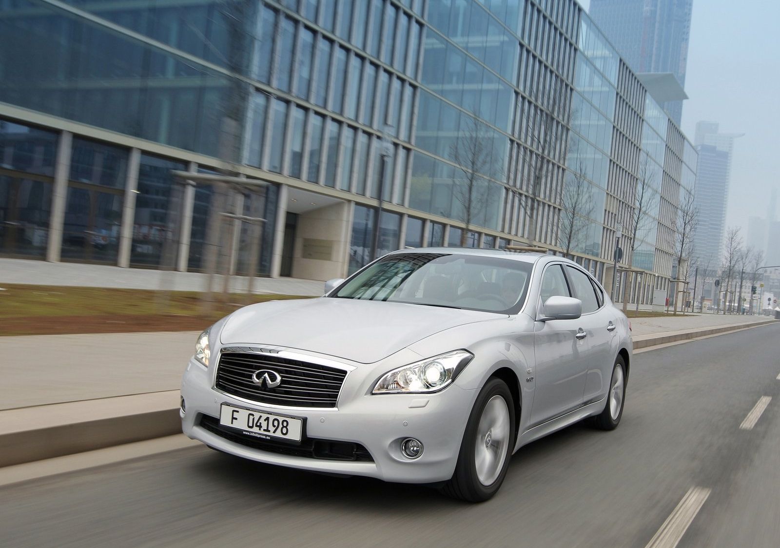Infiniti M35h Hybrid gets new GT trim