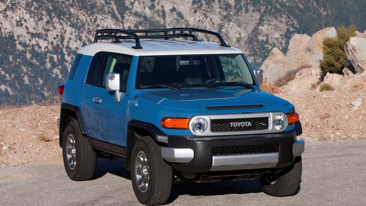 Toyota FJ Cruiser: Review, Pricing, Photos, and Specs