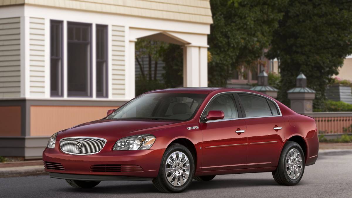 Buick Lucerne: Review, Pricing, Photos, and Specs