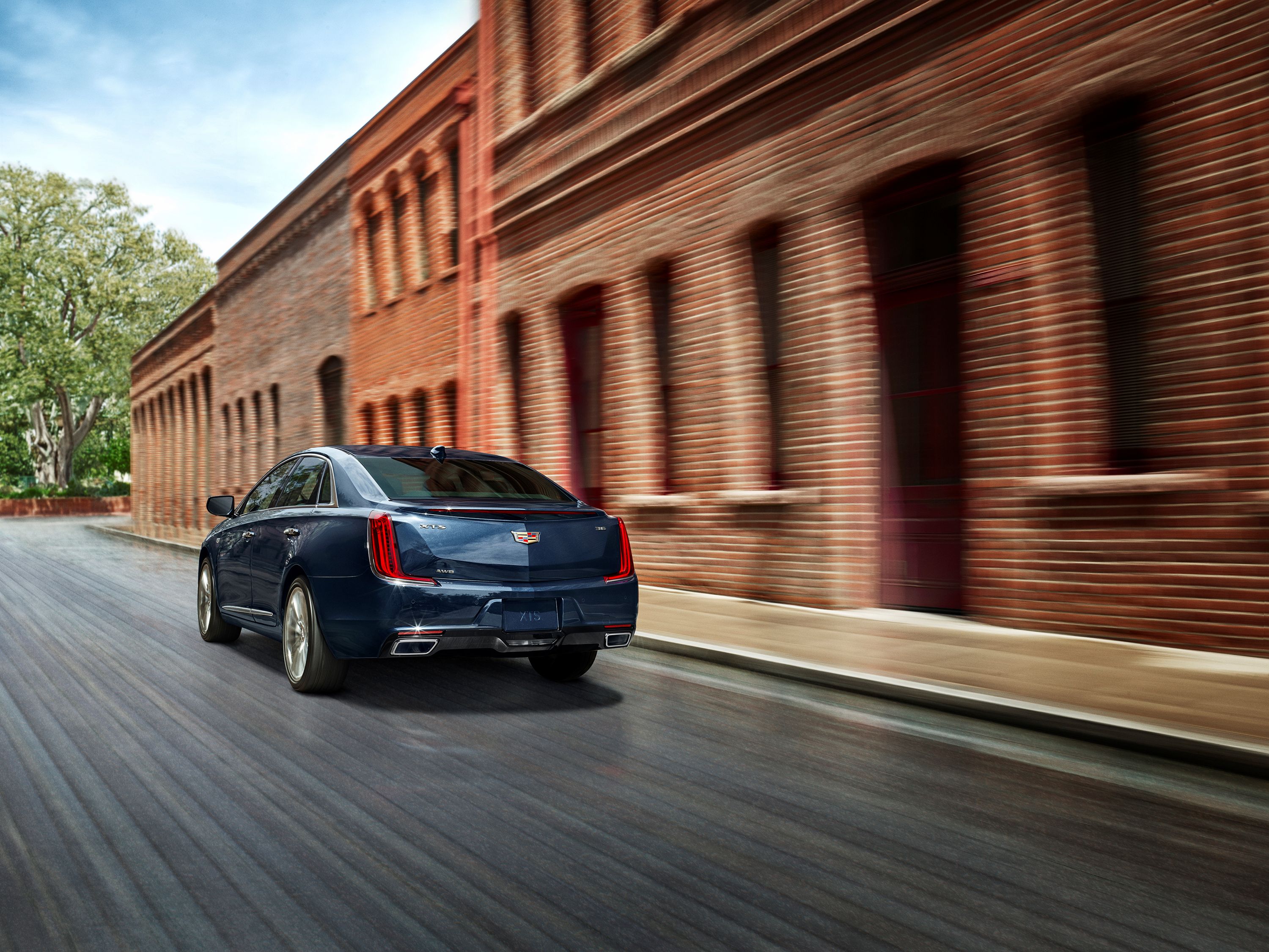 Cadillac XTS: Review, Pricing, Photos, and Specs