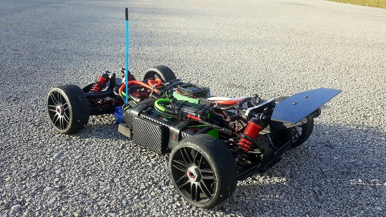 This RC Car Can Keep Up With A Bugatti Chiron