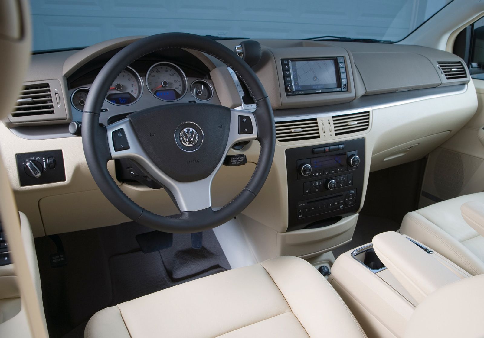 2014 Volkswagen Routan Interior Photos