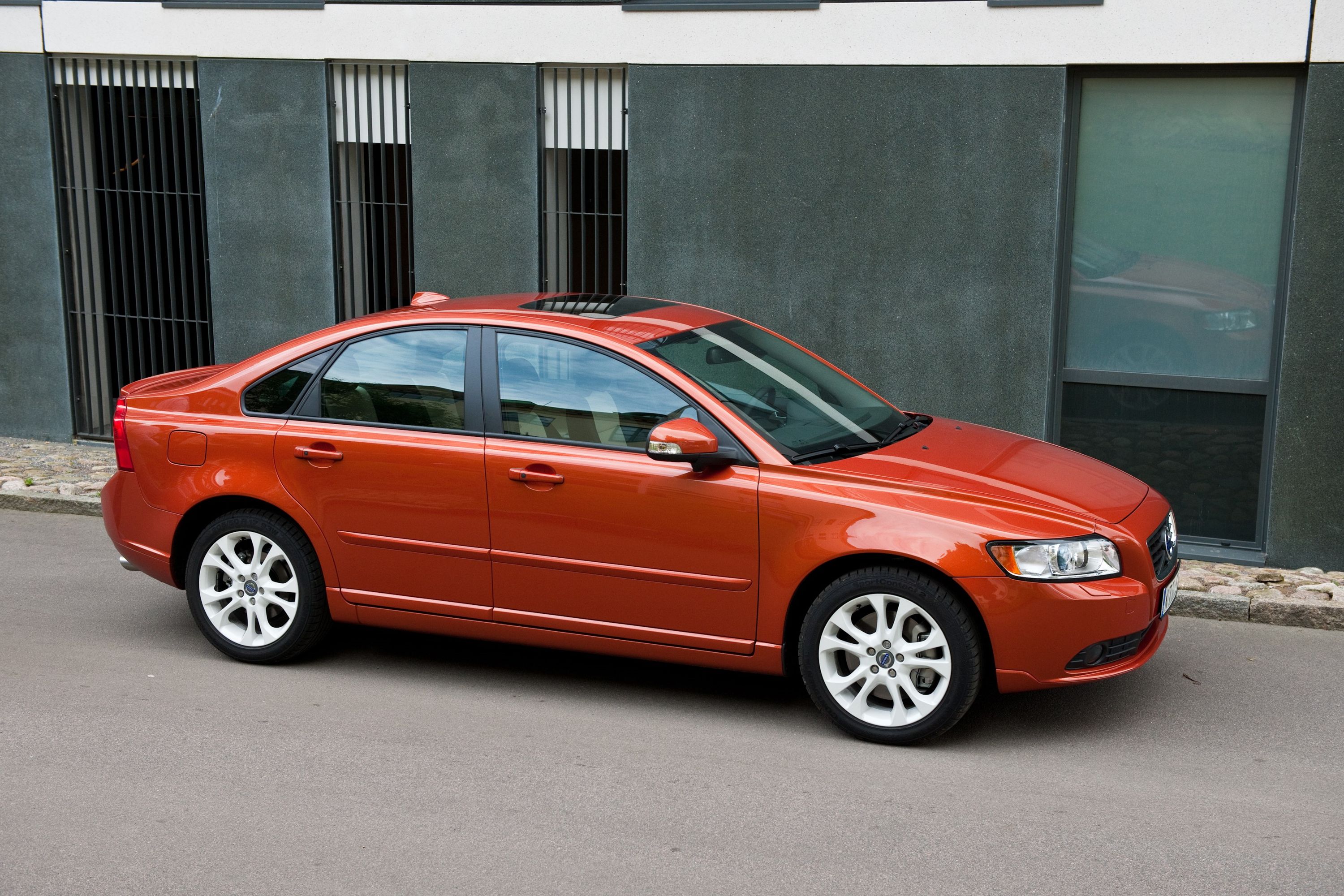 Volvo S40: Review, Pricing, Photos, and Specs