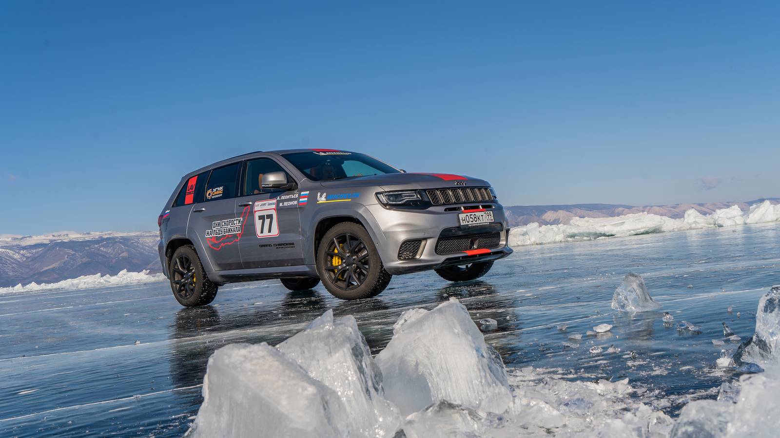 Jeep Grand Cherokee Trackhawk Is The Fastest SUV On Ice