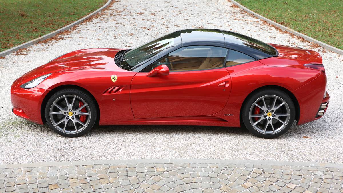 2009 Ferrari California Pricing, Photos & Specs