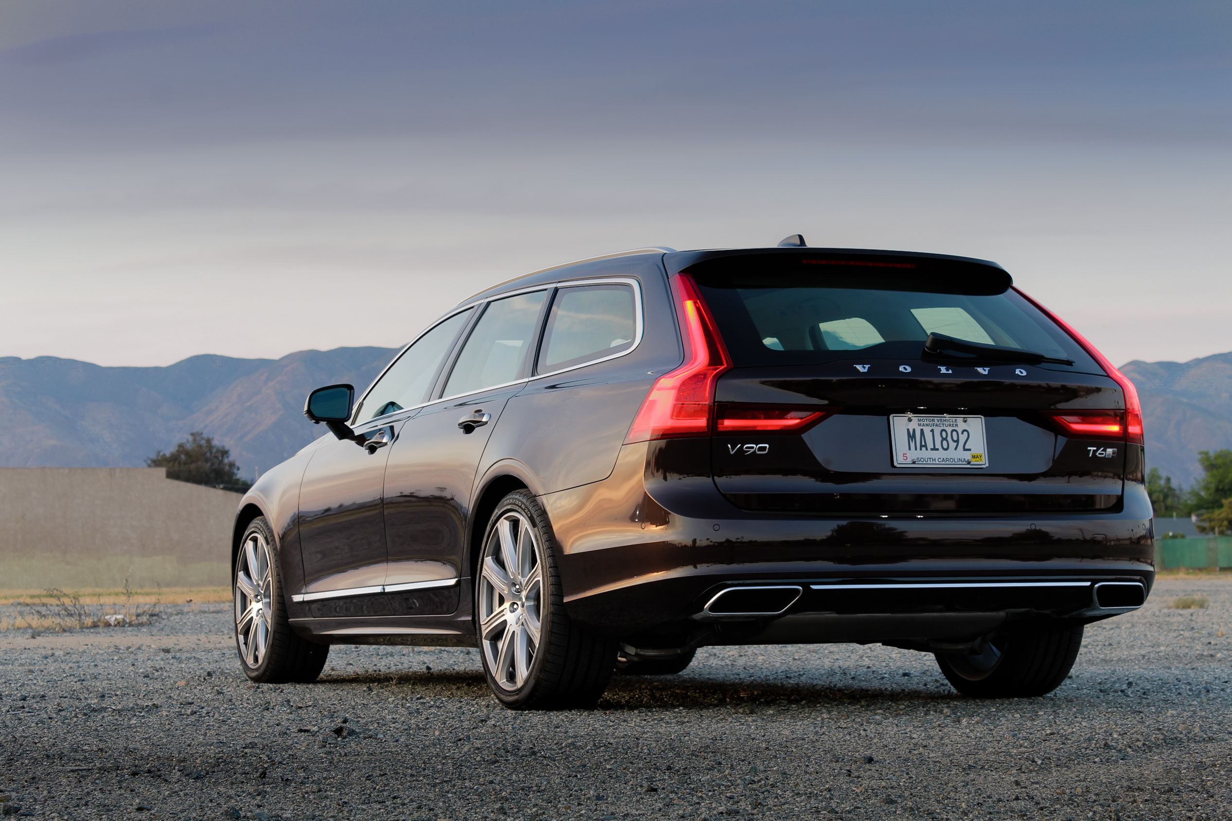2019 Volvo V90 Pricing, Photos & Specs