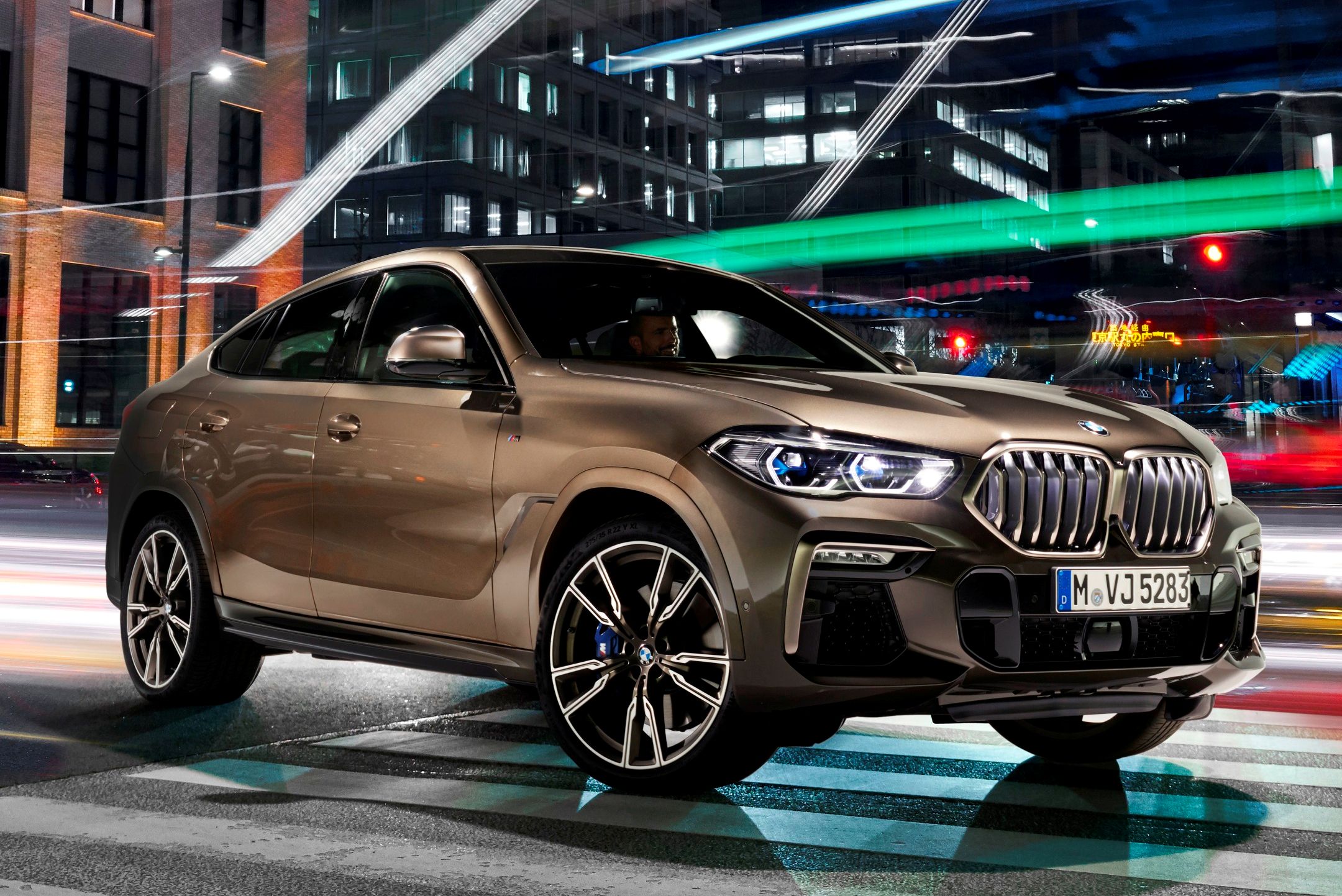 2020 BMW X6 Arrives With V8 And RWD Power