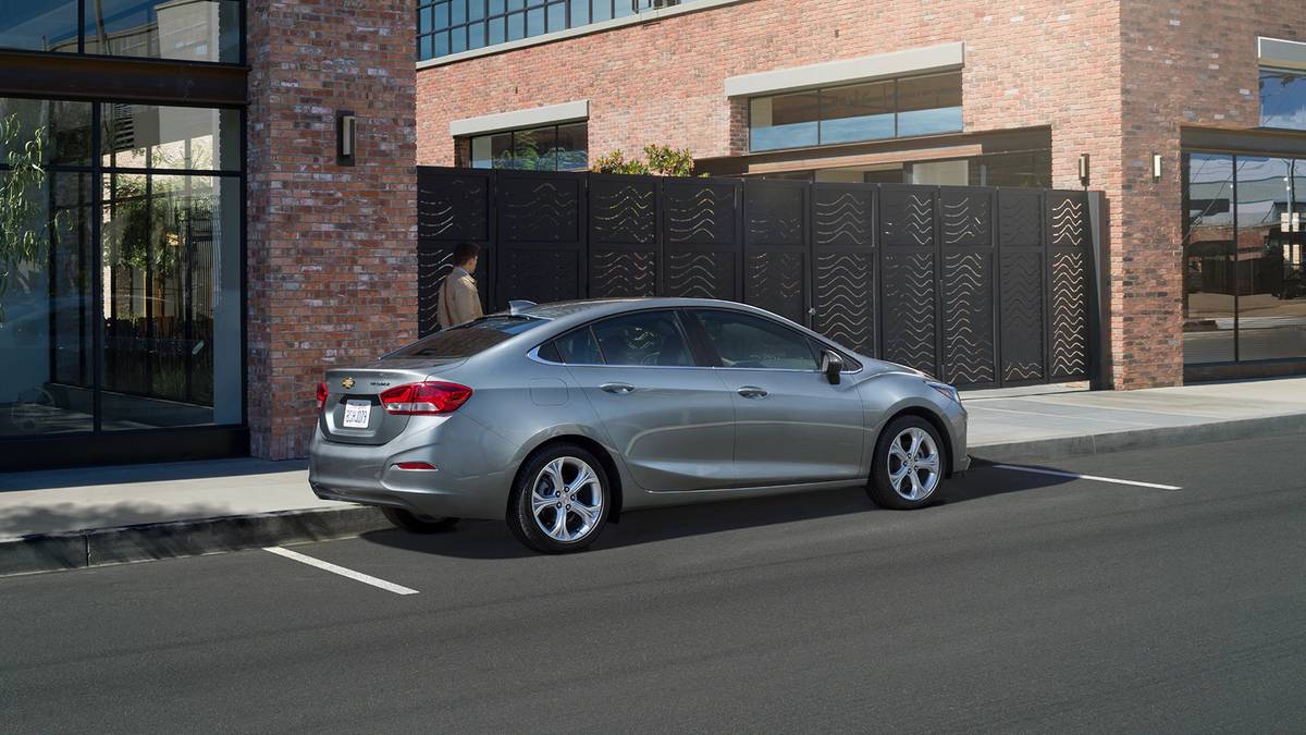 2019 Chevrolet Cruze Sedan Exterior Photos