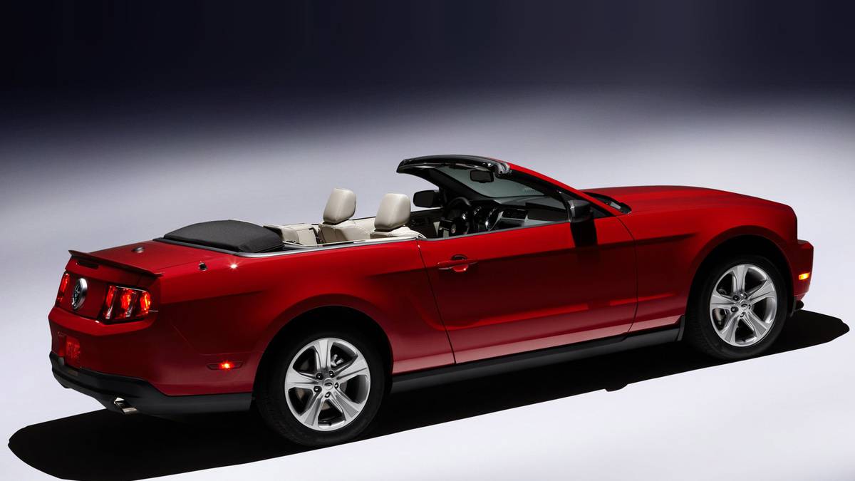 2012 Ford Mustang Convertible Pricing, Photos & Specs