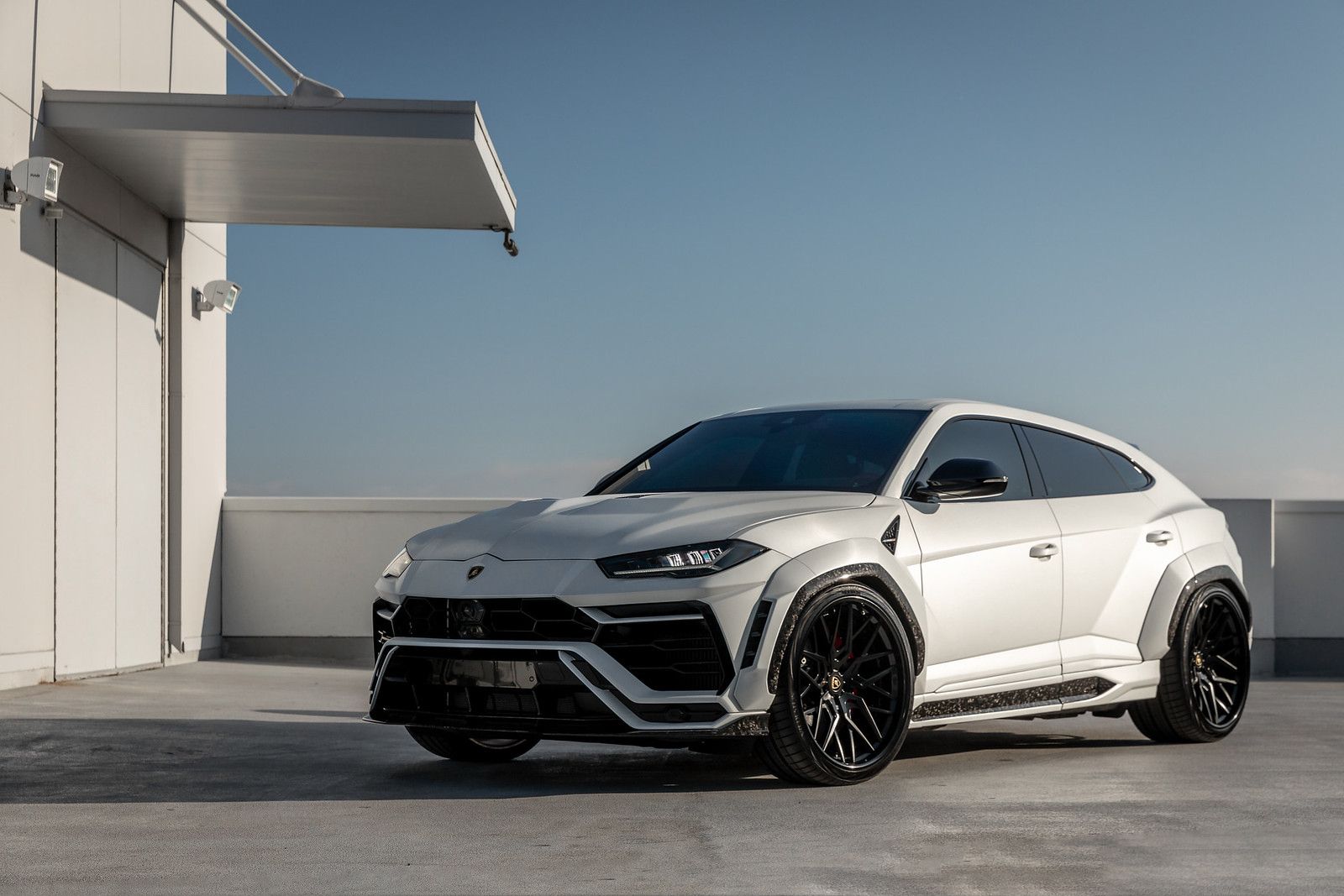 Widebody Lamborghini Urus Packs An 840 HP Punch
