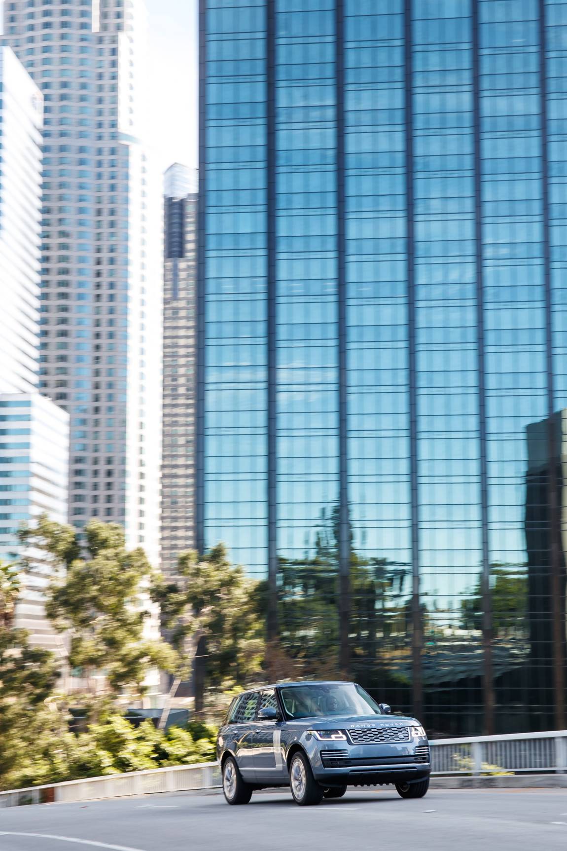 2019 Land Rover Range Rover Hybrid Pricing, Photos & Specs