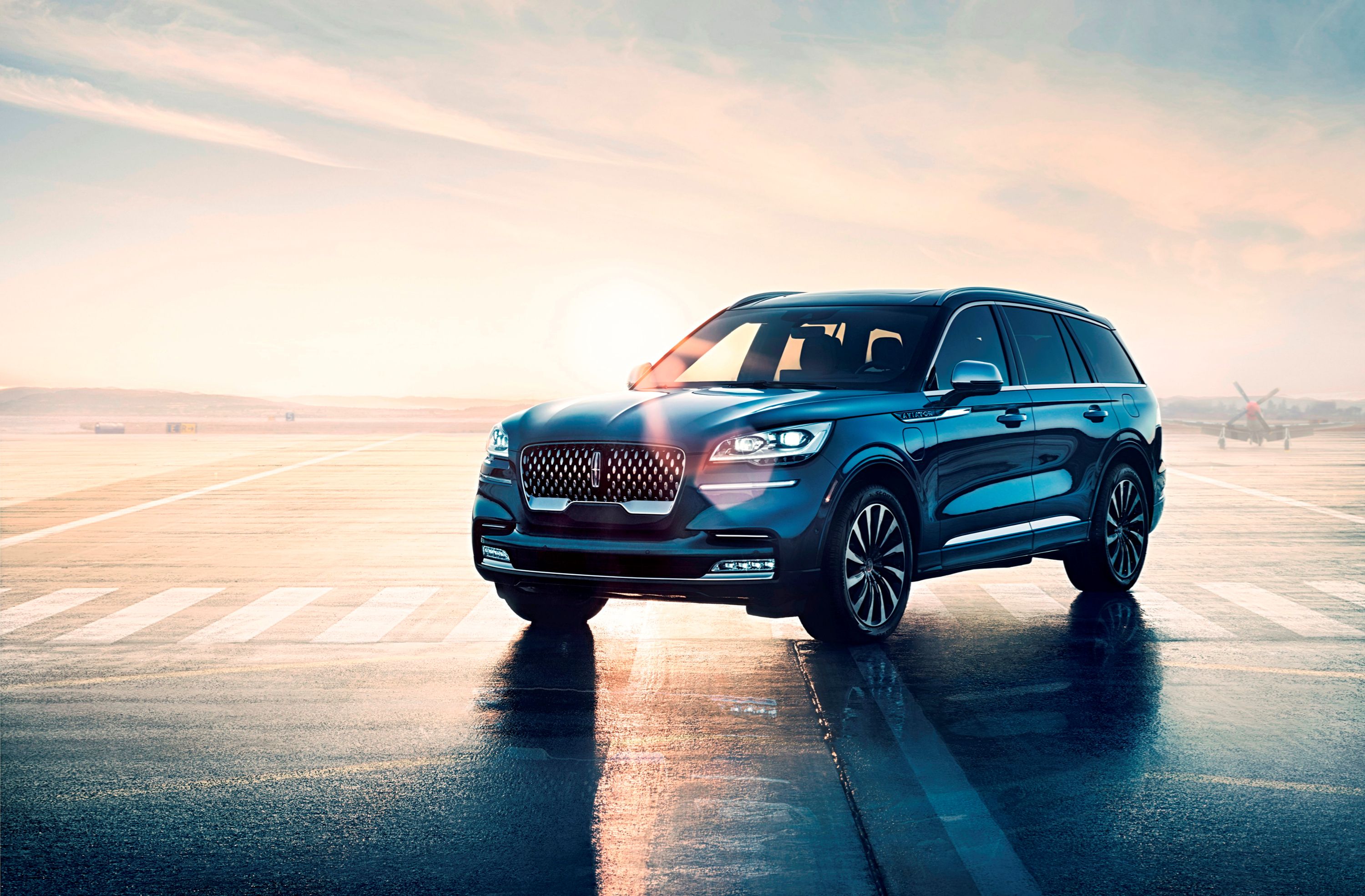 Here's Why Lincoln Says Blue Is Its Signature Brand Color