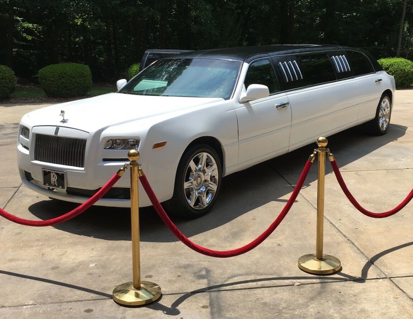 This Fake Rolls-Royce Limo Costs Less Than A Tesla Model 3