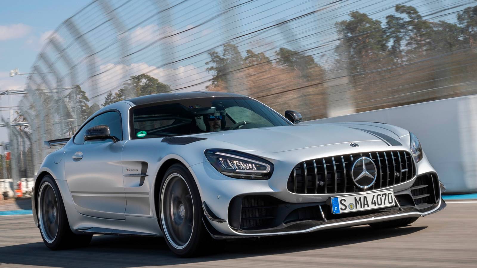 Unlike Others, Mercedes-Benz Doesn't Need Government Money