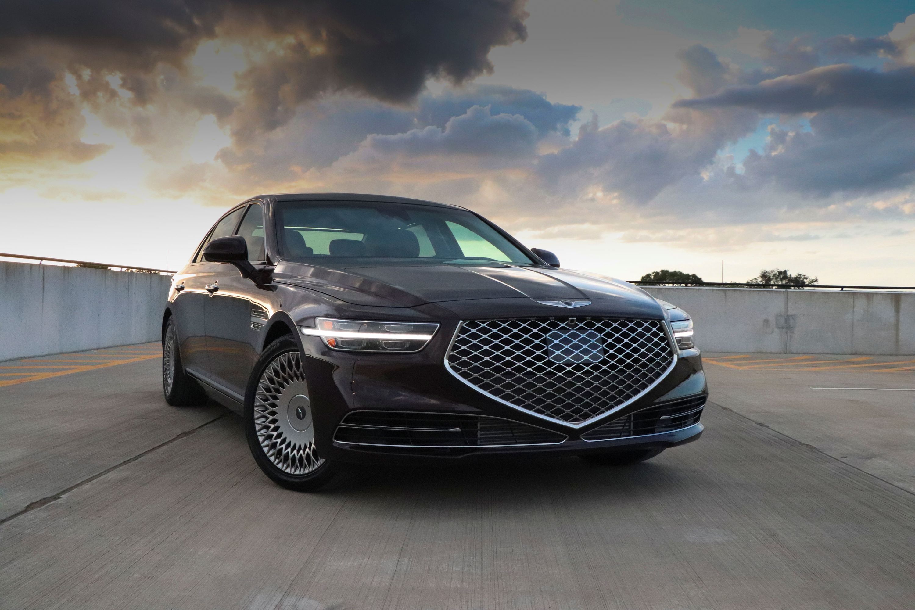 Is The 2020 Genesis G90 Better With The V8 Or V6?