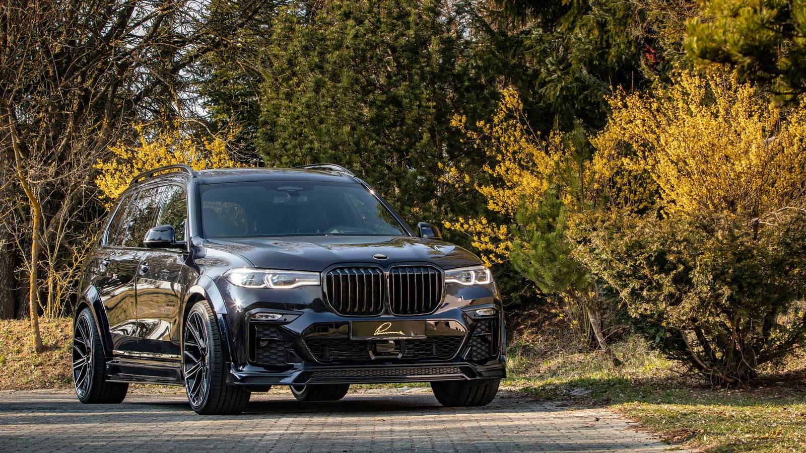 BMW X7 Widebody Is One Mean Looking SUV