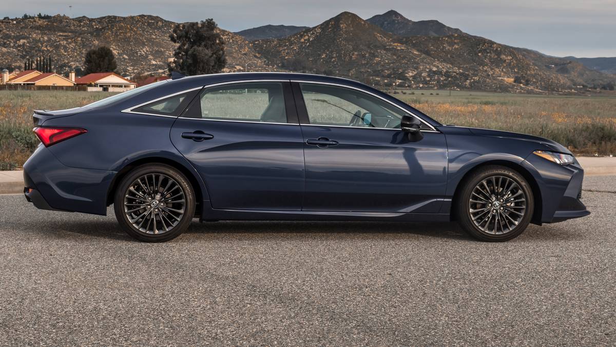 2022 Toyota Avalon Hybrid Price Trends