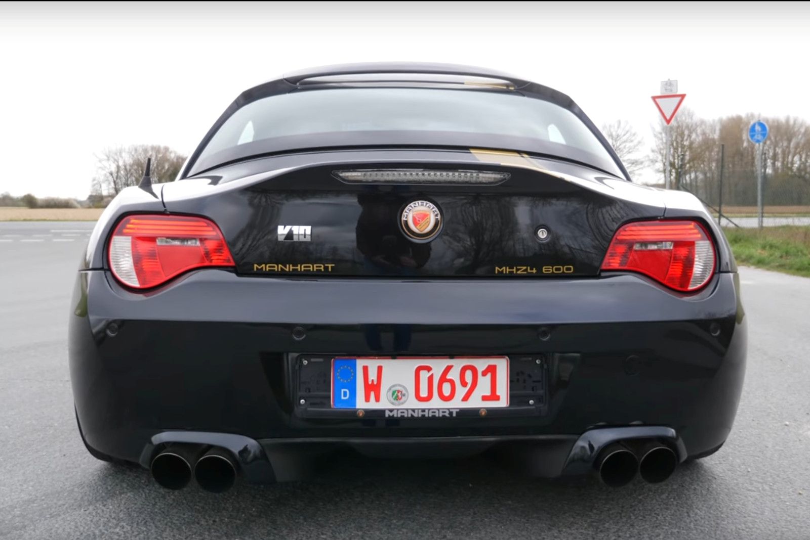 Watch A BMW Z4 With 621-HP BMW M5-Power In Action