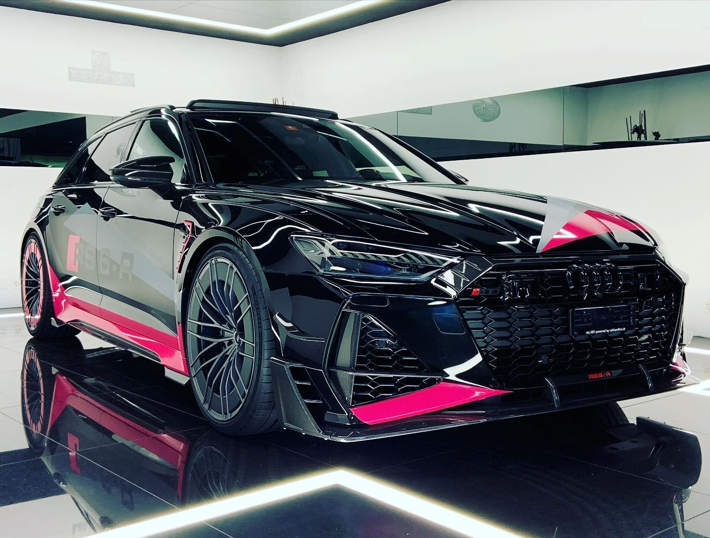 740-HP Audi RS6-R Gets A Funky New Design