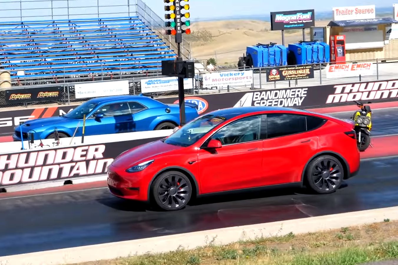 Drag Race: Tesla Model Y Vs. Dodge Challenger Hellcat Redeye