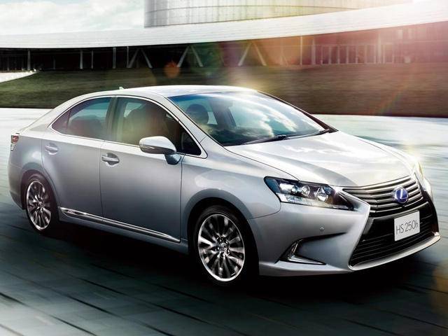 Lexus Updates the HS 250h