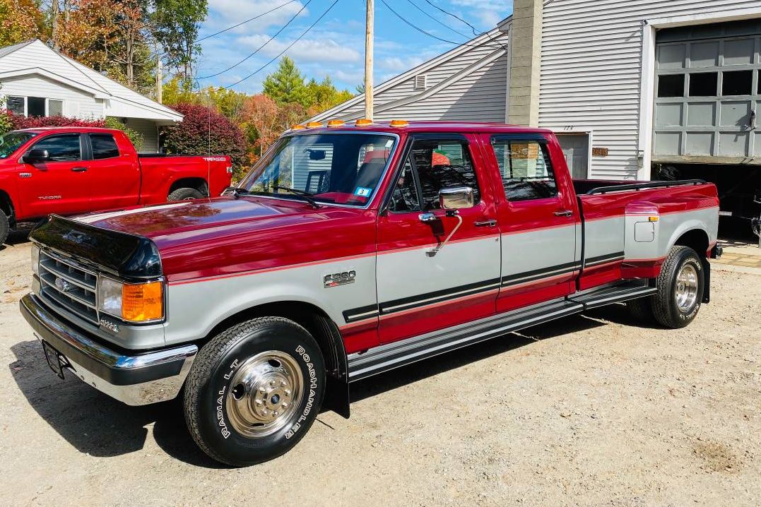 32-Year-Old Ford F-350 Dually Has Been Perfectly Preserved
