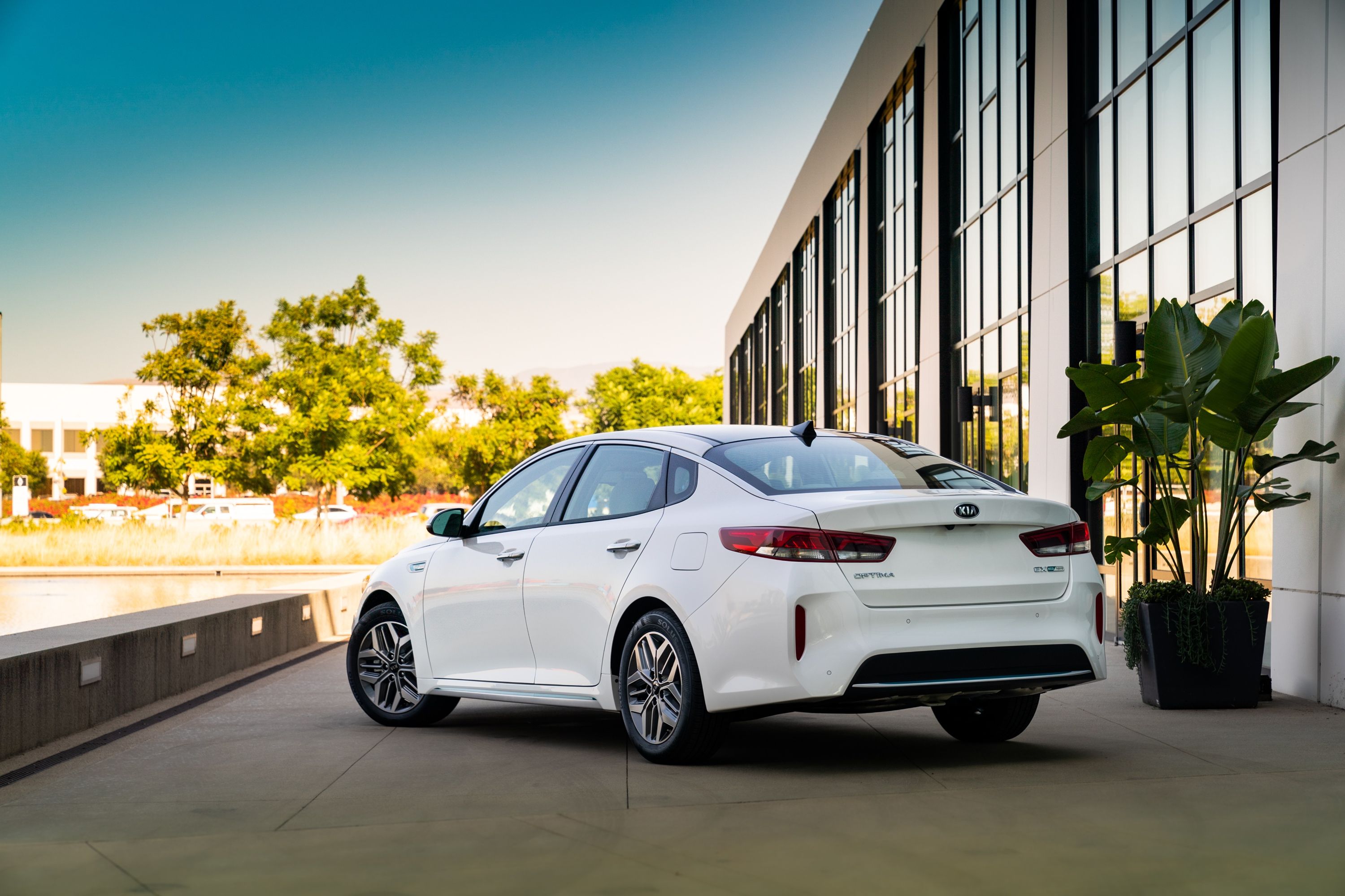 Kia Optima Hybrid: Review, Pricing, Photos, and Specs