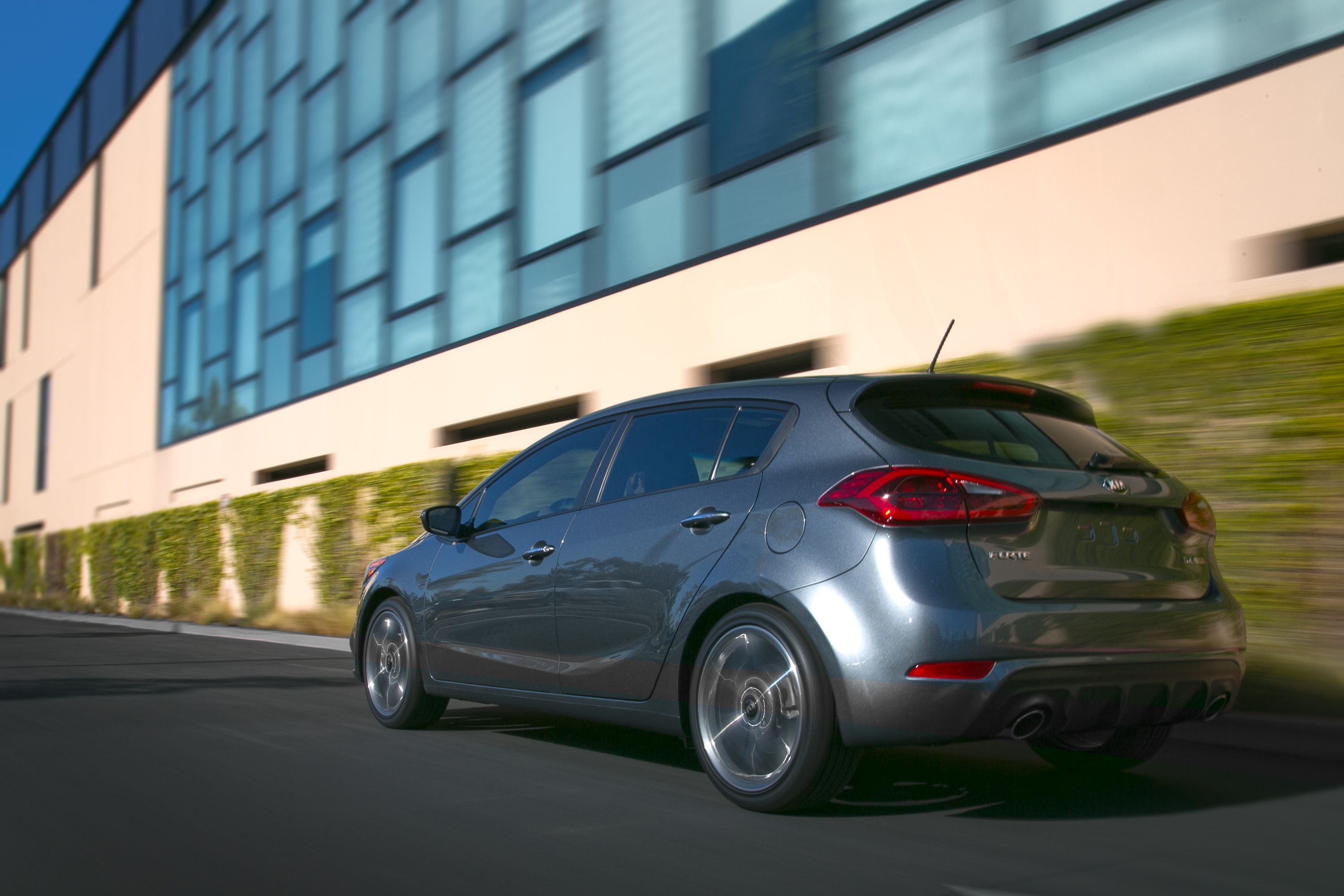 2016 Kia Forte5 Review, Pricing, Photos, and Specs