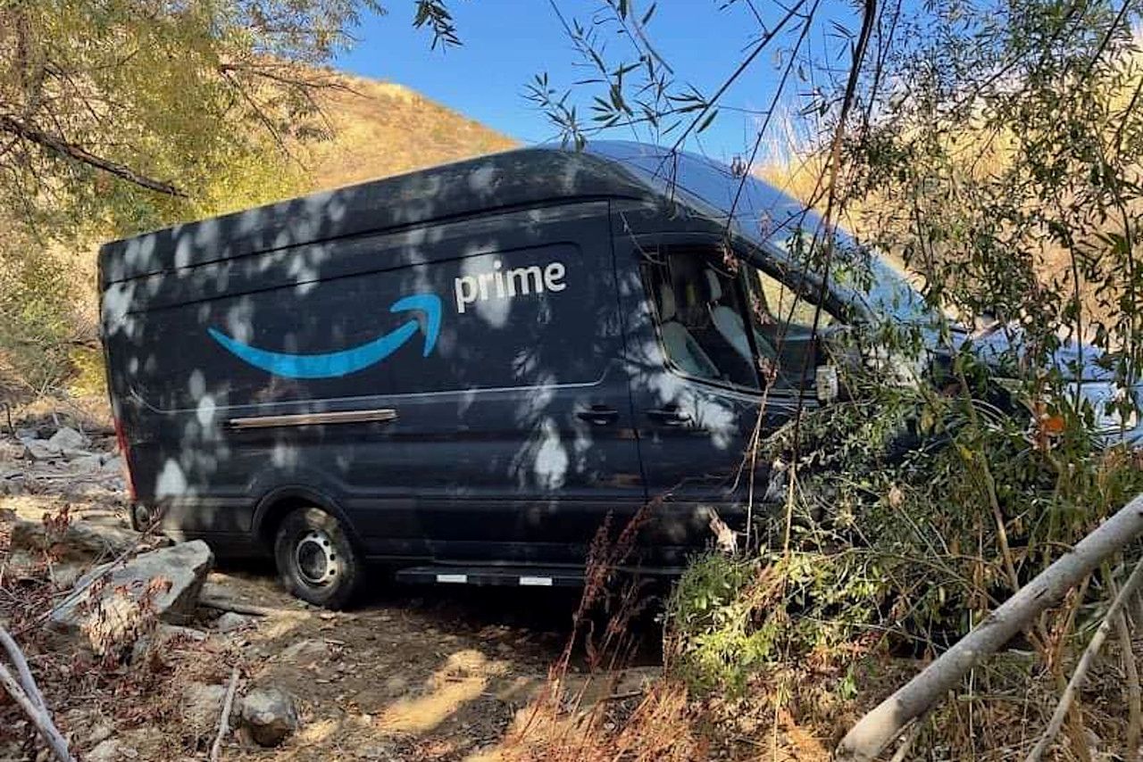 Amazon Delivery Van Gets Hilariously Stuck After Going Off-Road