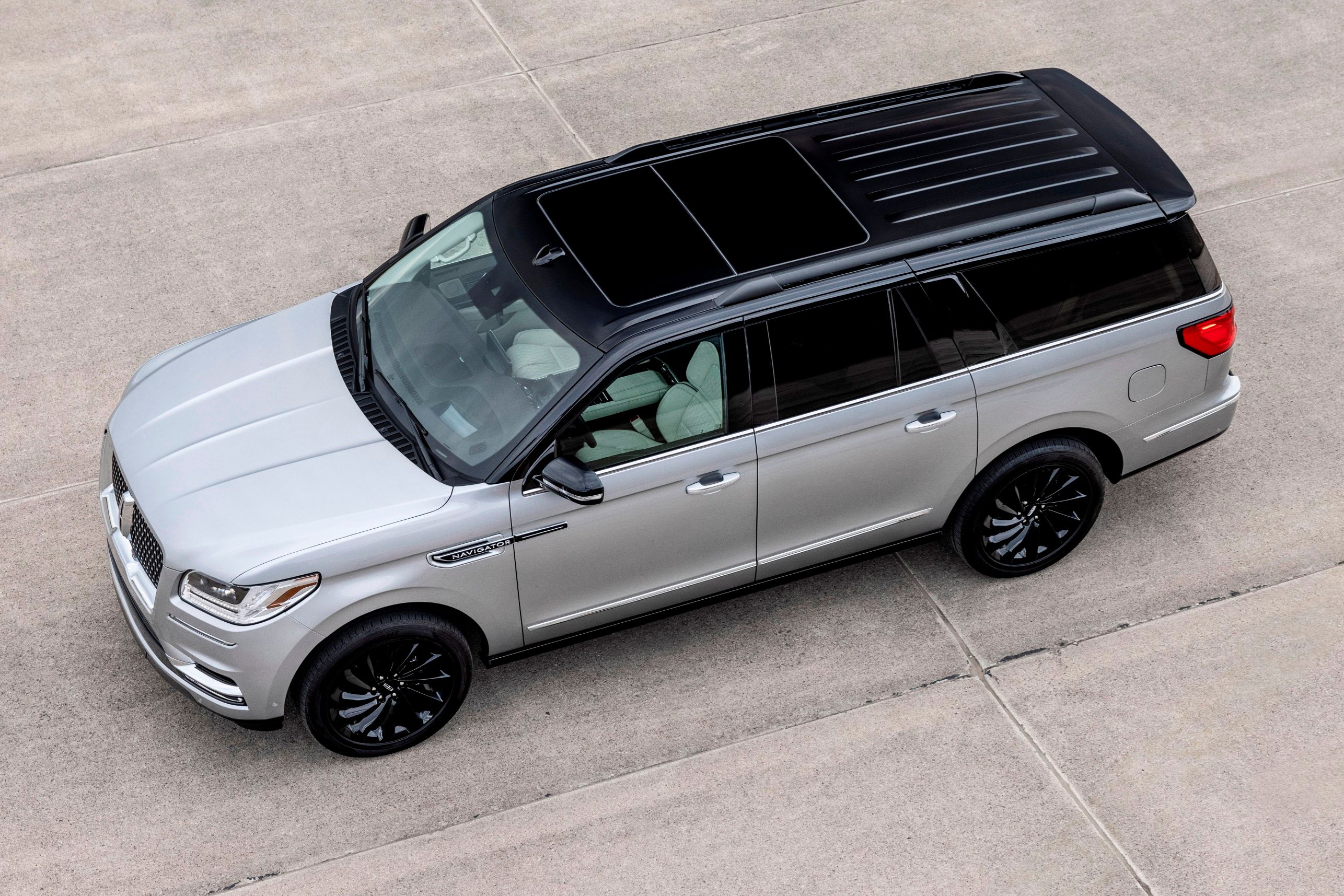 Lincoln Unveils Ultra-Luxurious Navigator Black Label Edition