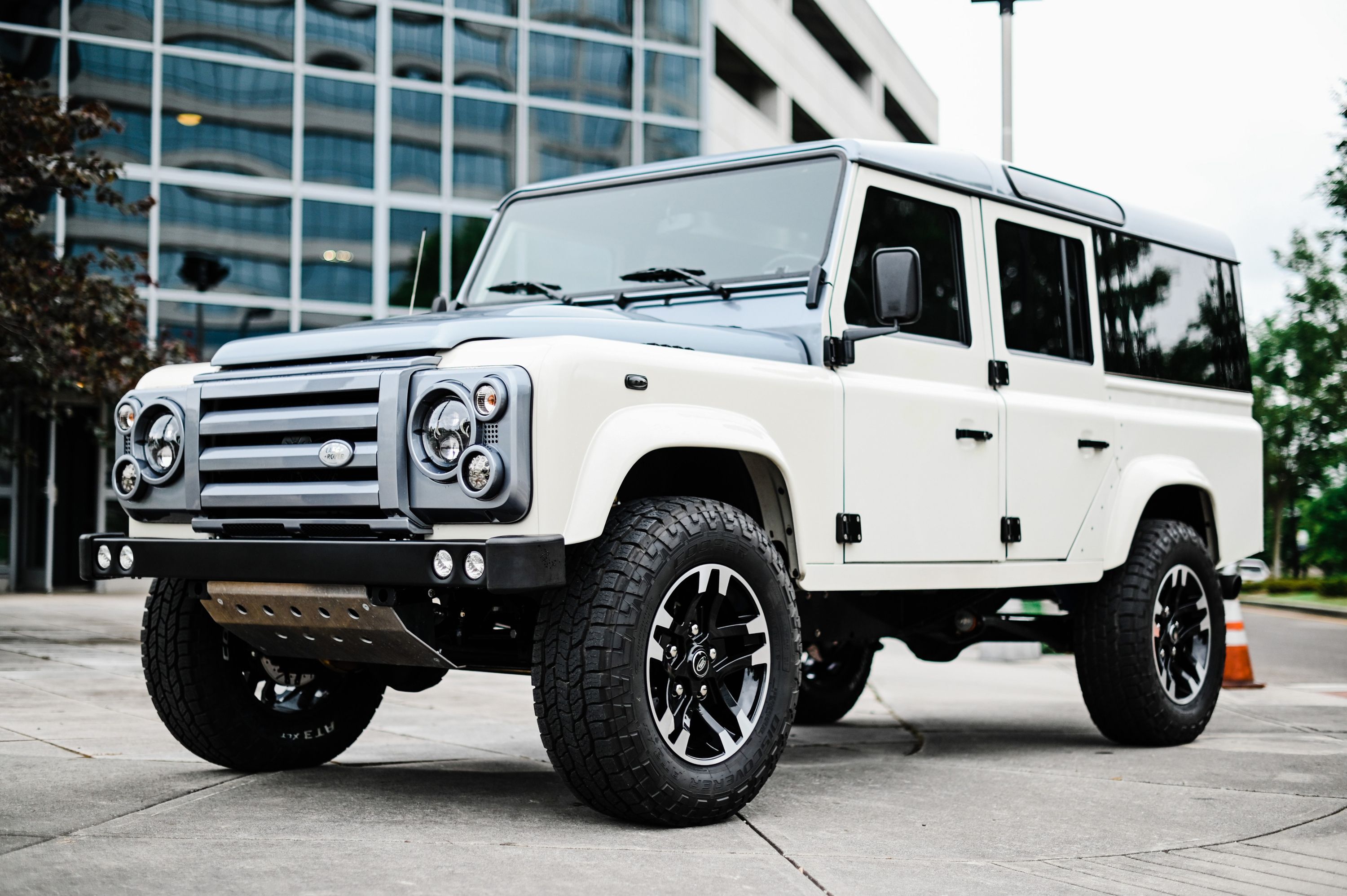 Supercharged 1993 Land Rover Defender Has A 600-HP Heart