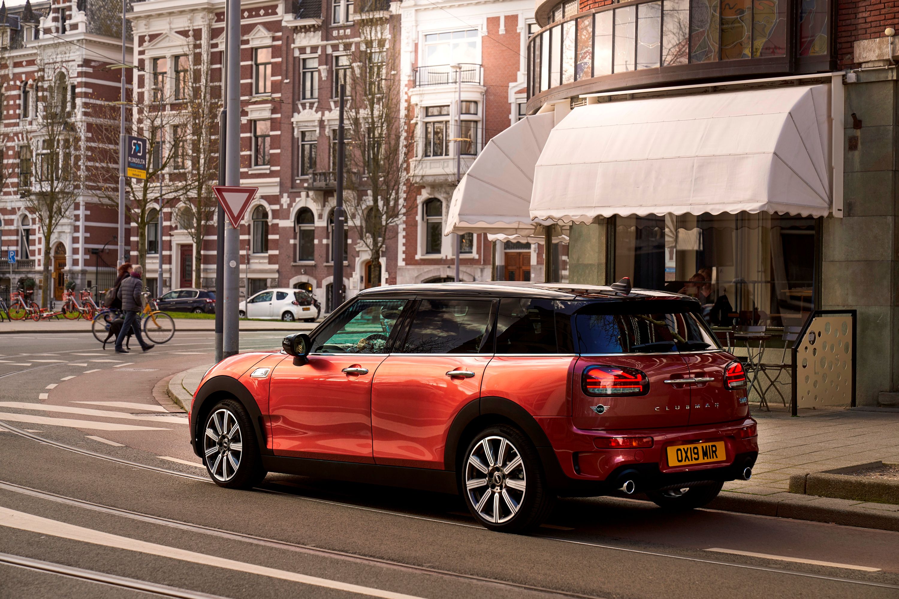 2022 Mini Cooper Clubman Pricing, Photos & Specs