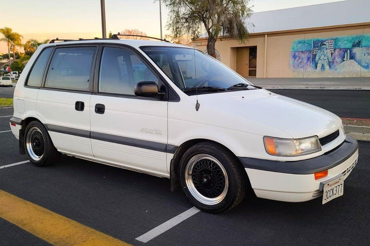 Weekly Treasure: 1992 Plymouth Colt Vista