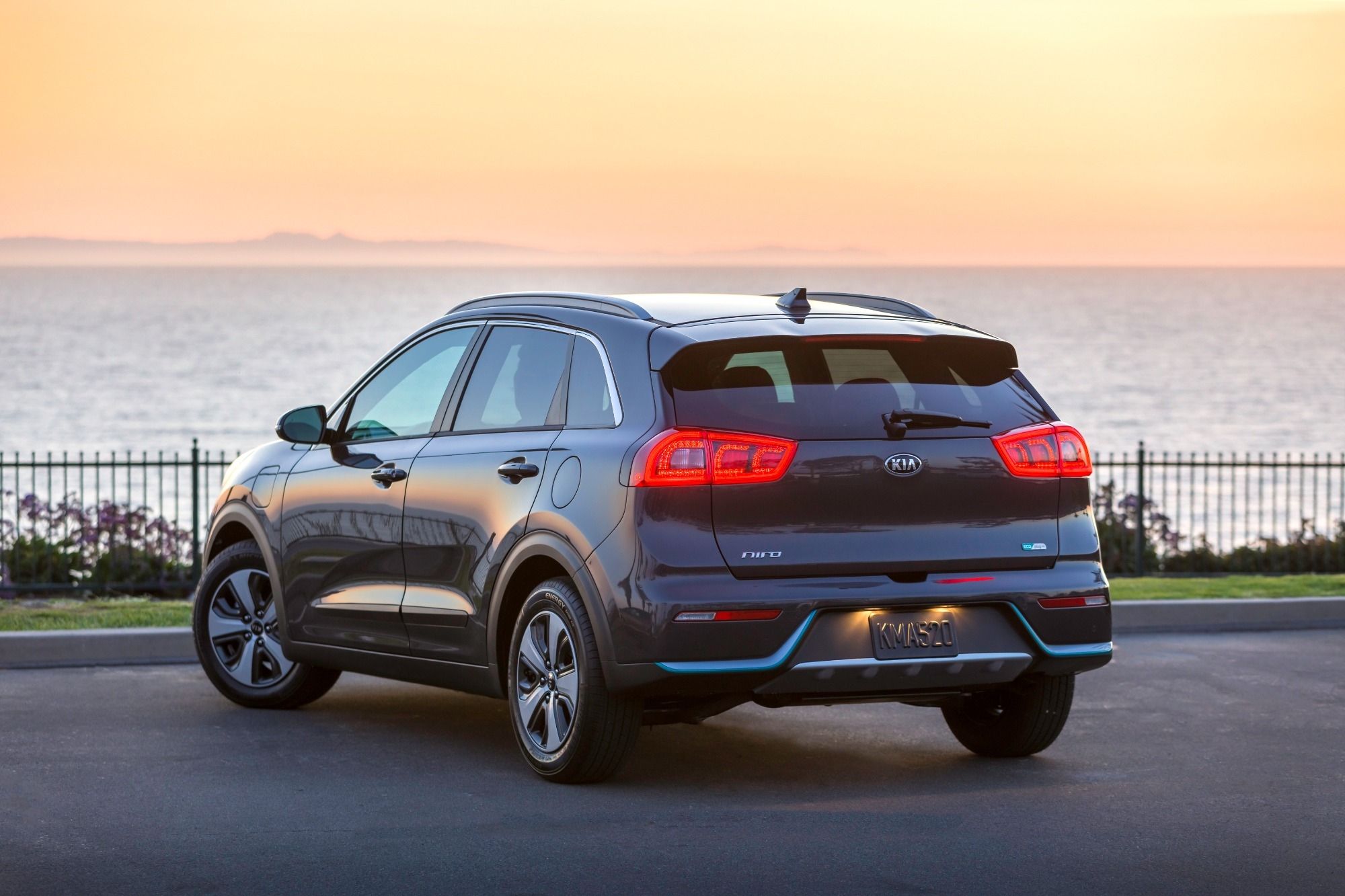 2018 Kia Niro Plug-In Hybrid Exterior Photos