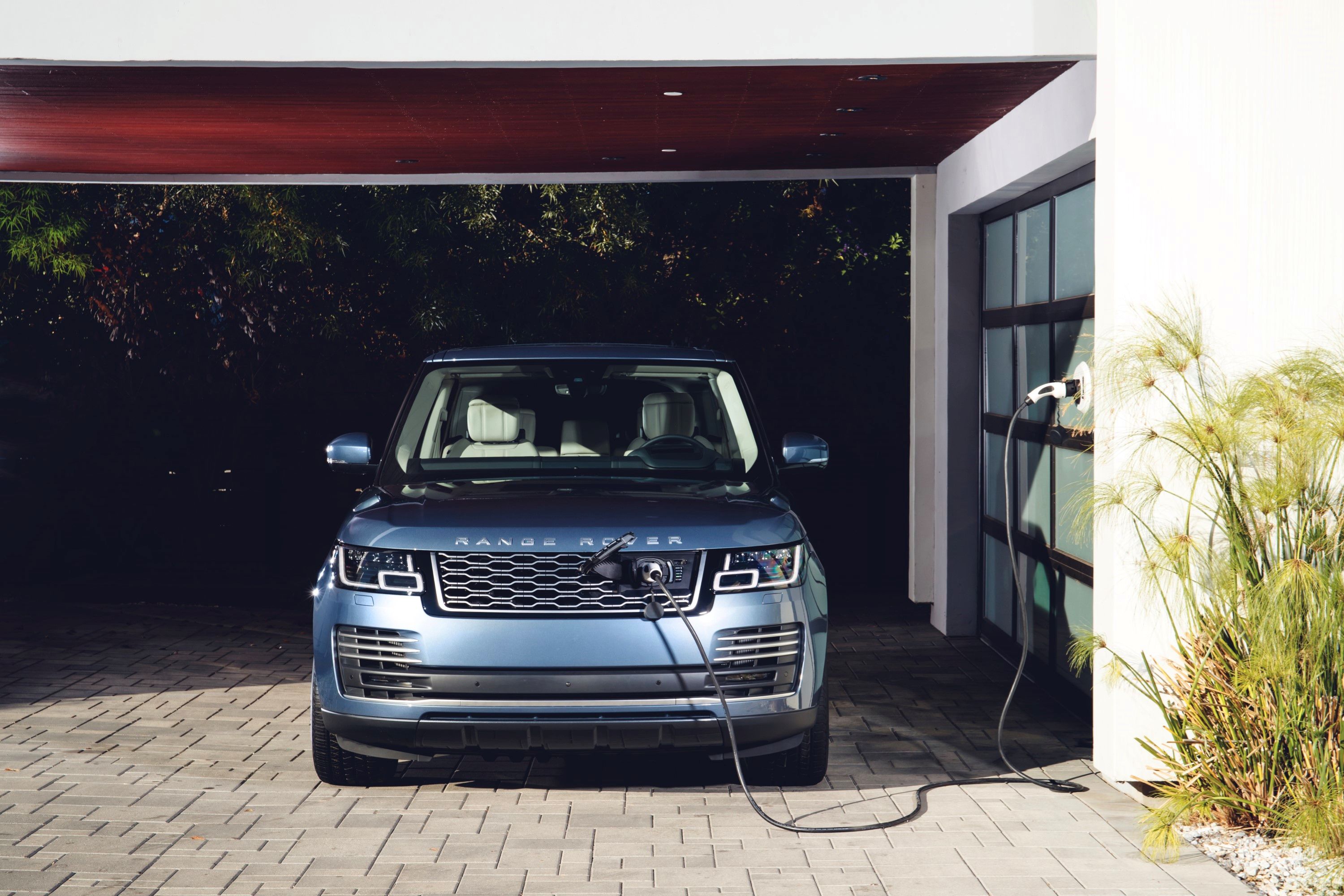 Range Rover Hybrids Won't Return For 2022