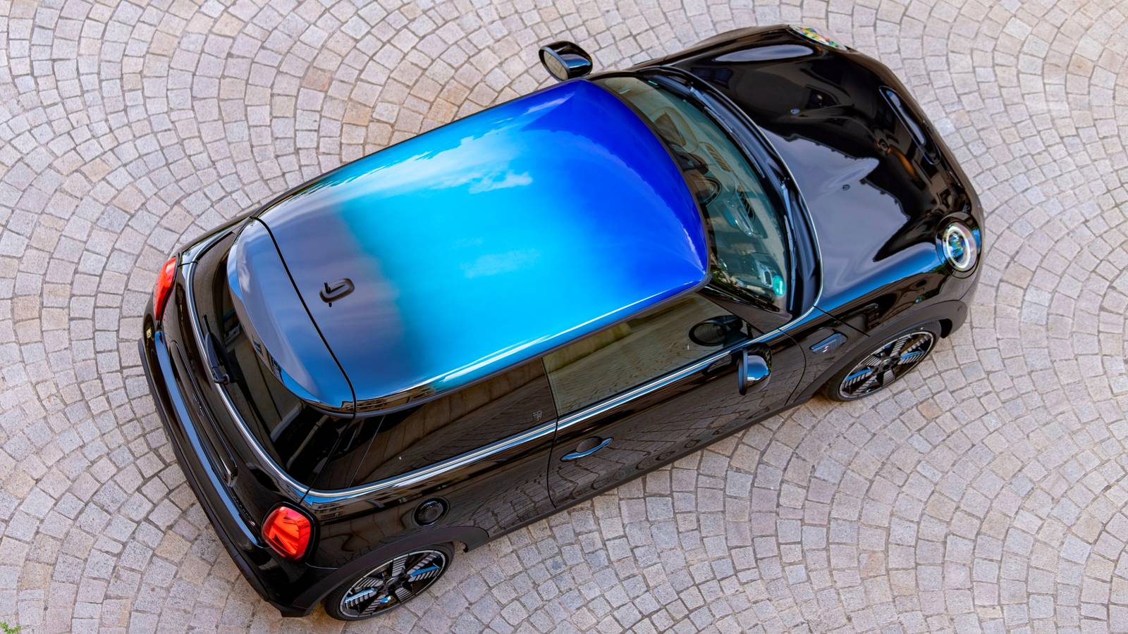 Mini's New Multitone Roof Looks Stunning