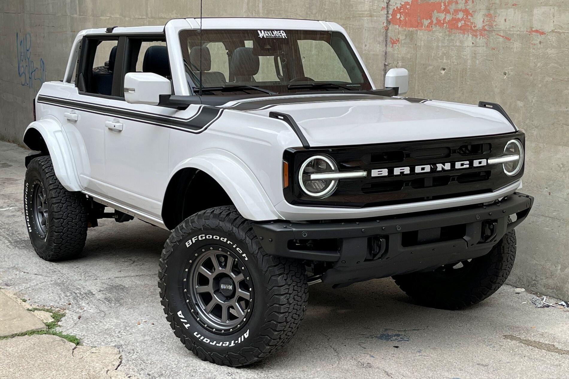 2021 Ford Bronco Gets Old-School Retro Makeover