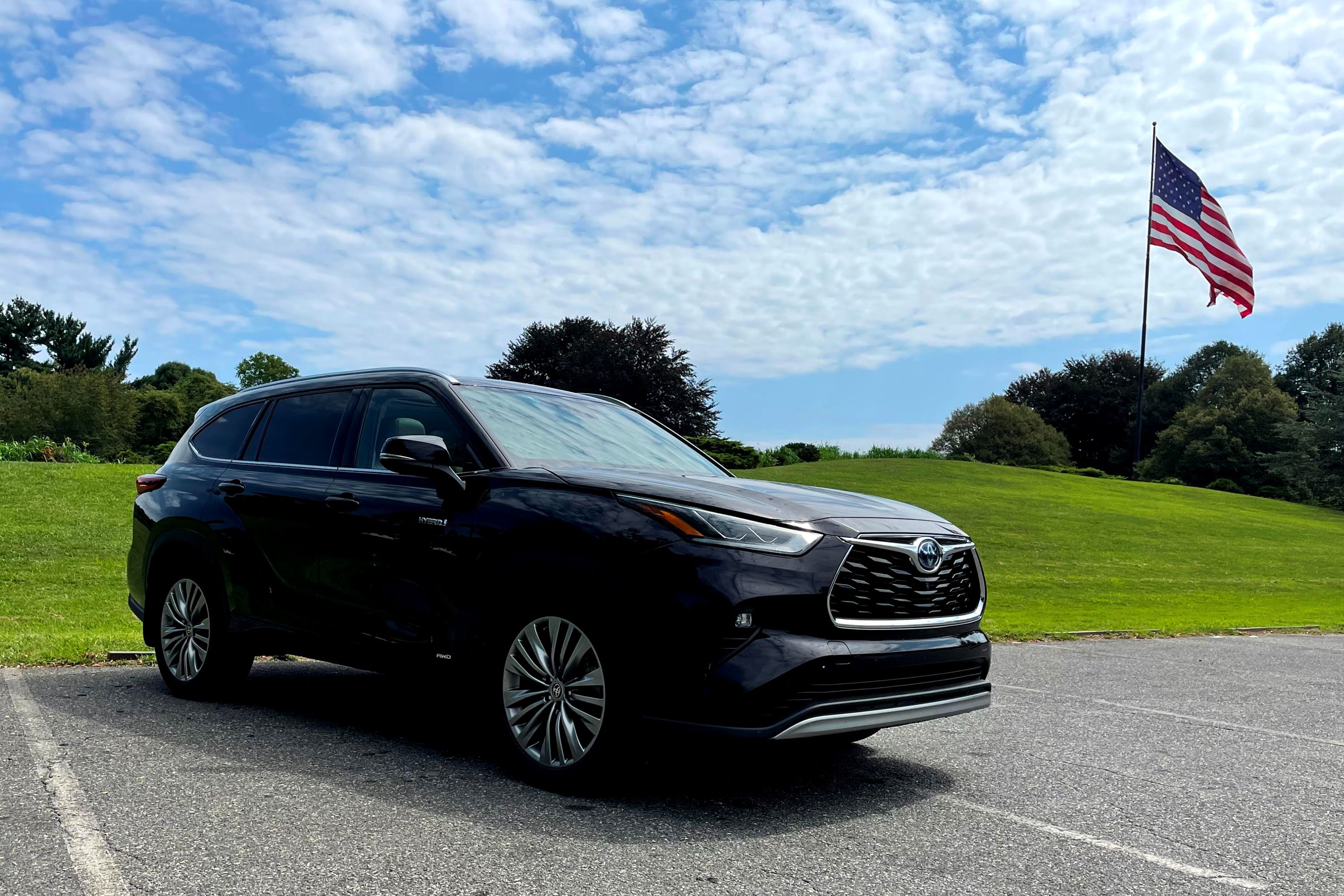 The Toyota Highlander Hybrid Is A Stellar Road Trip Vehicle With One Flaw