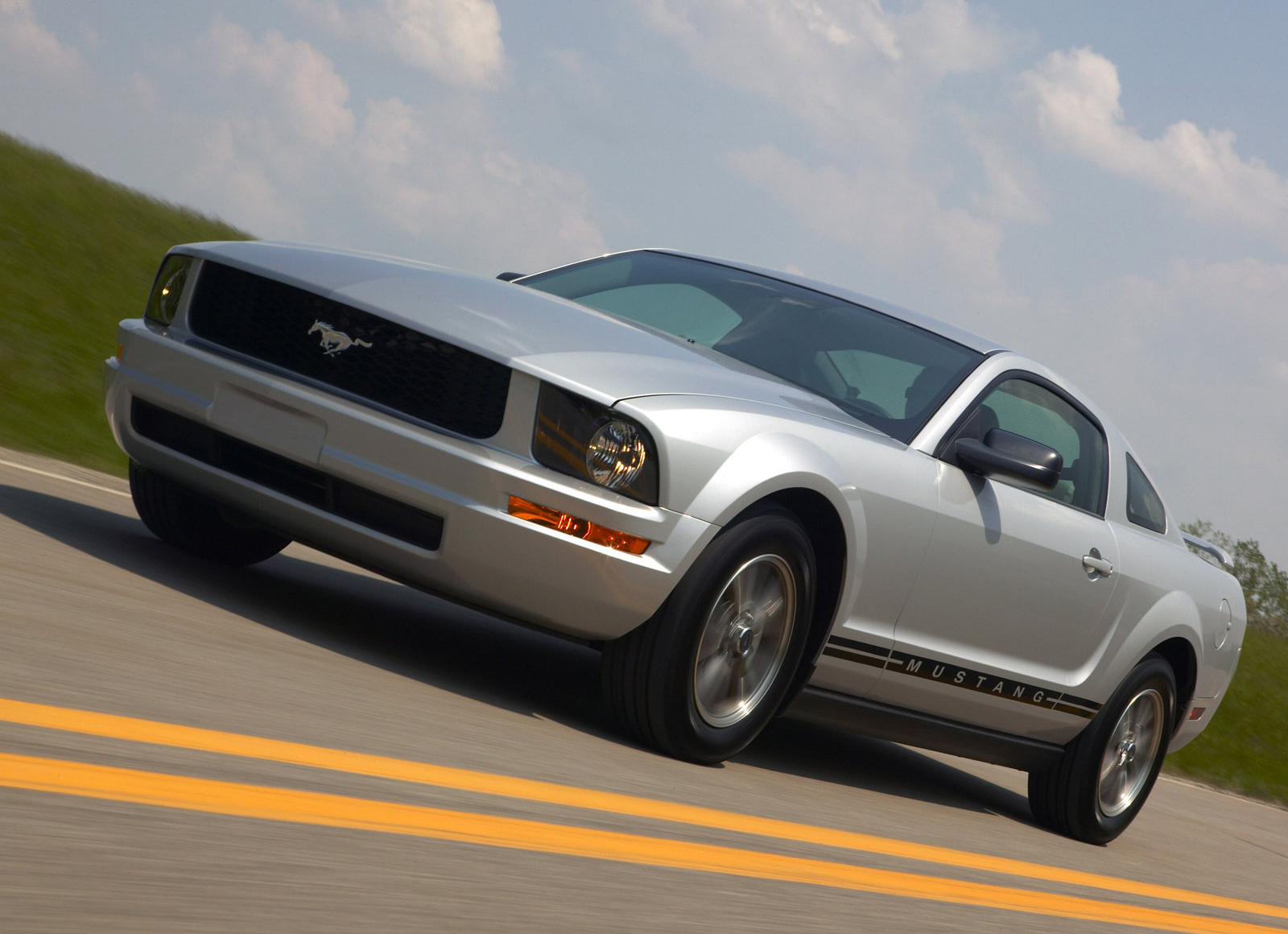 2008 Ford Mustang Coupe Review, Pricing, Photos, and Specs