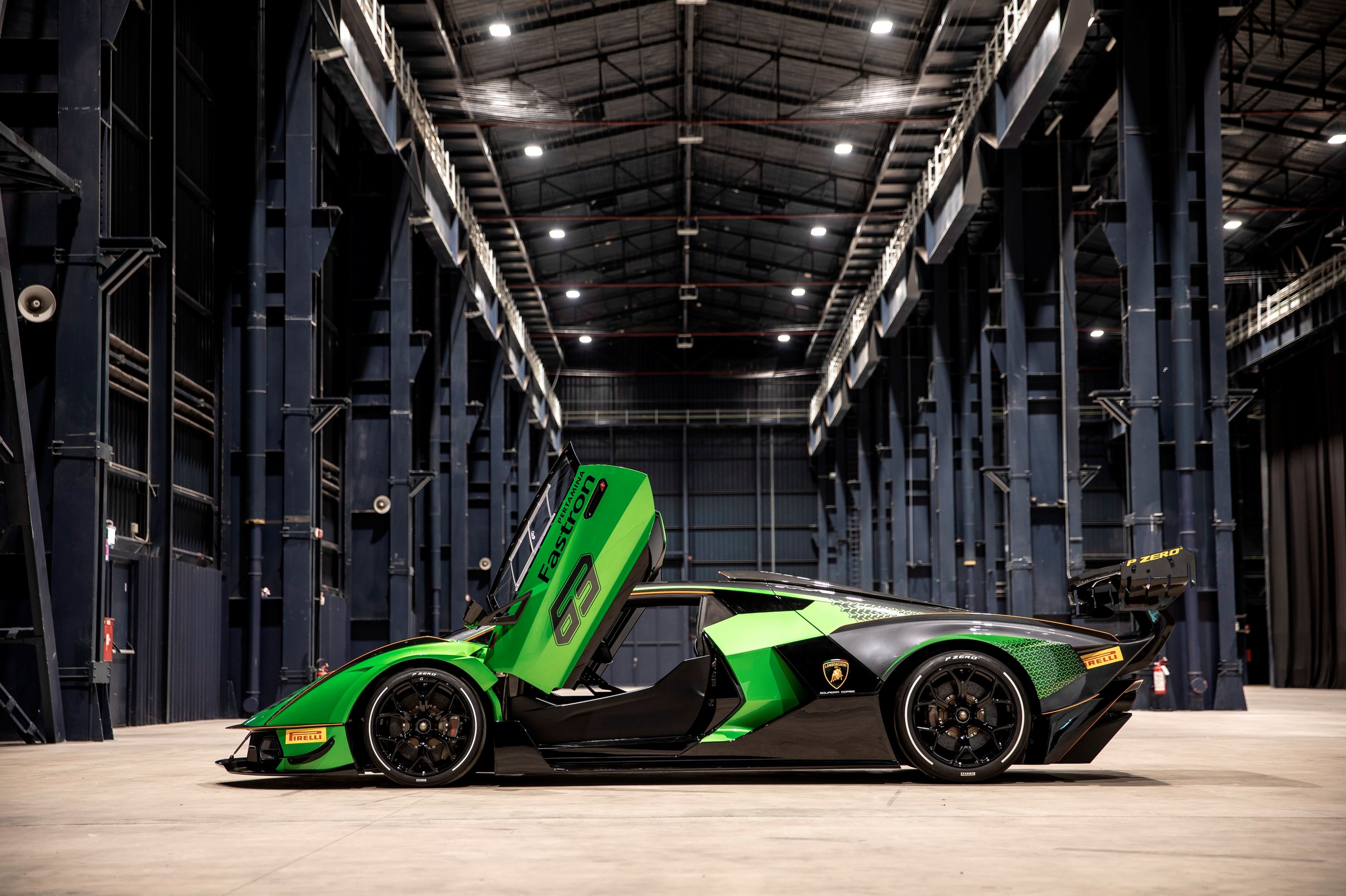 Here's How Lamborghini Made Carbon Fiber Work For Supercars