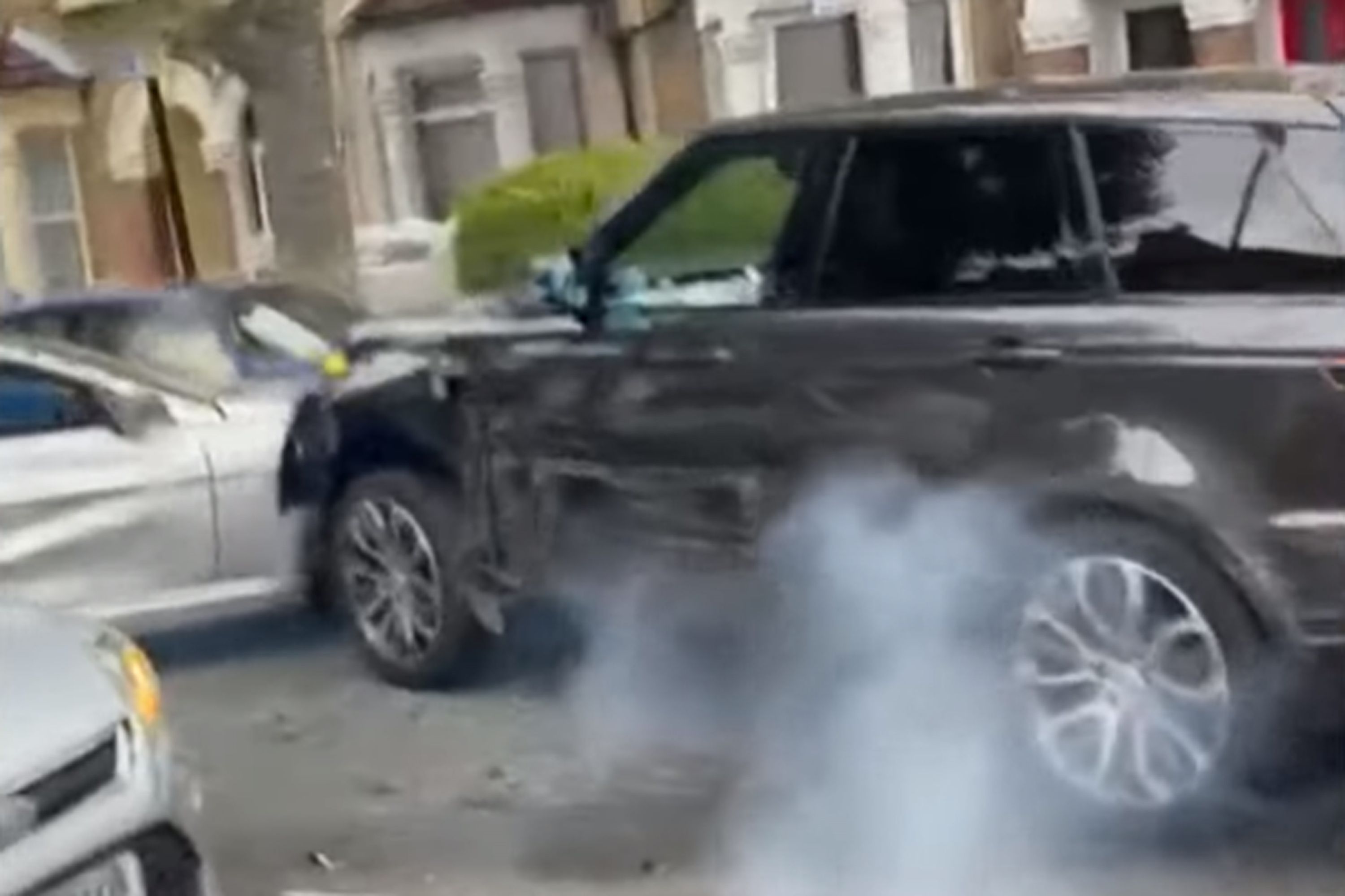 Range Rover Smashes Through Street Full Of Cars Trying To Escape