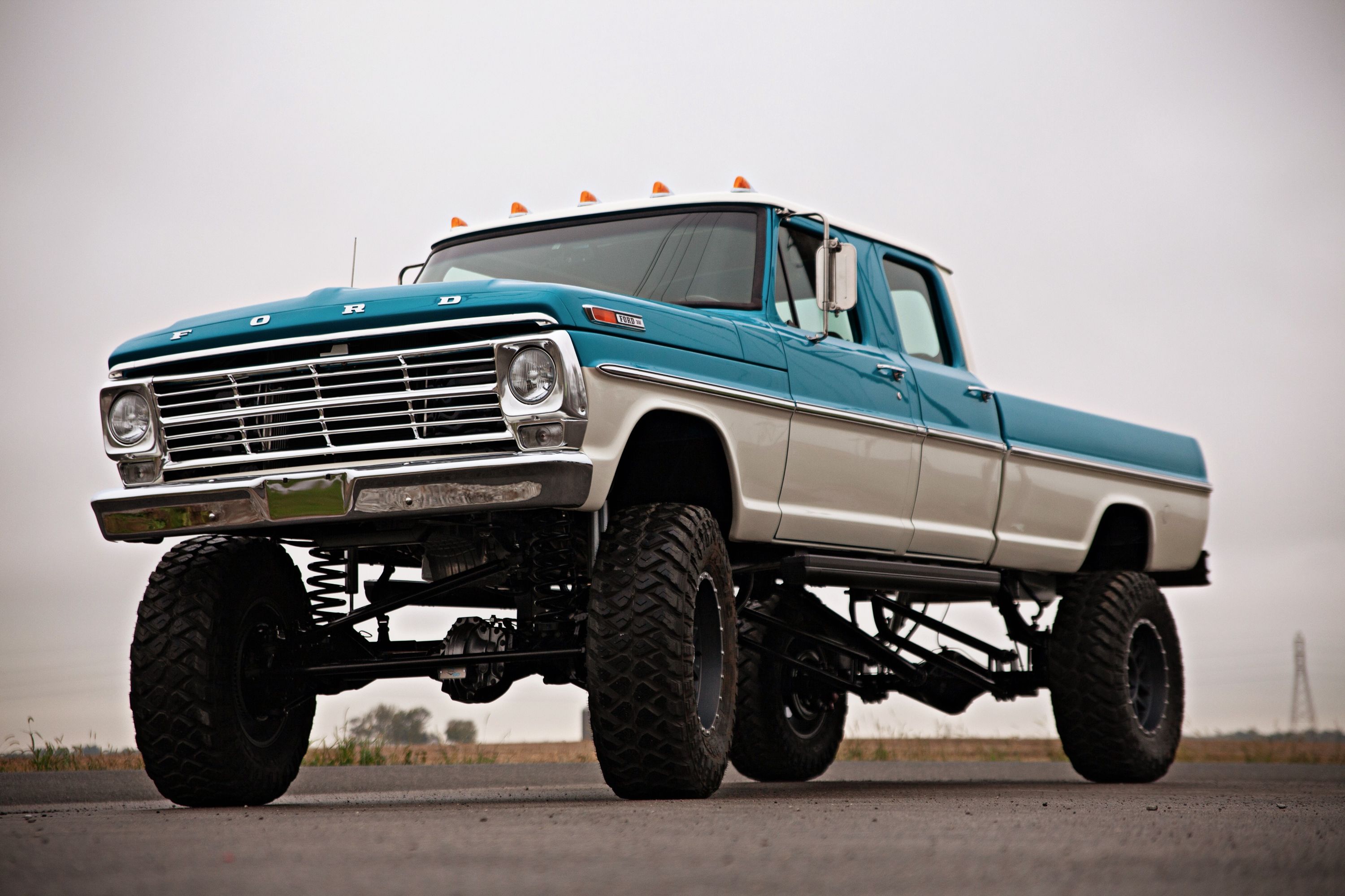 This 1,000-HP Ford F-350 Is Ready To Smash SEMA