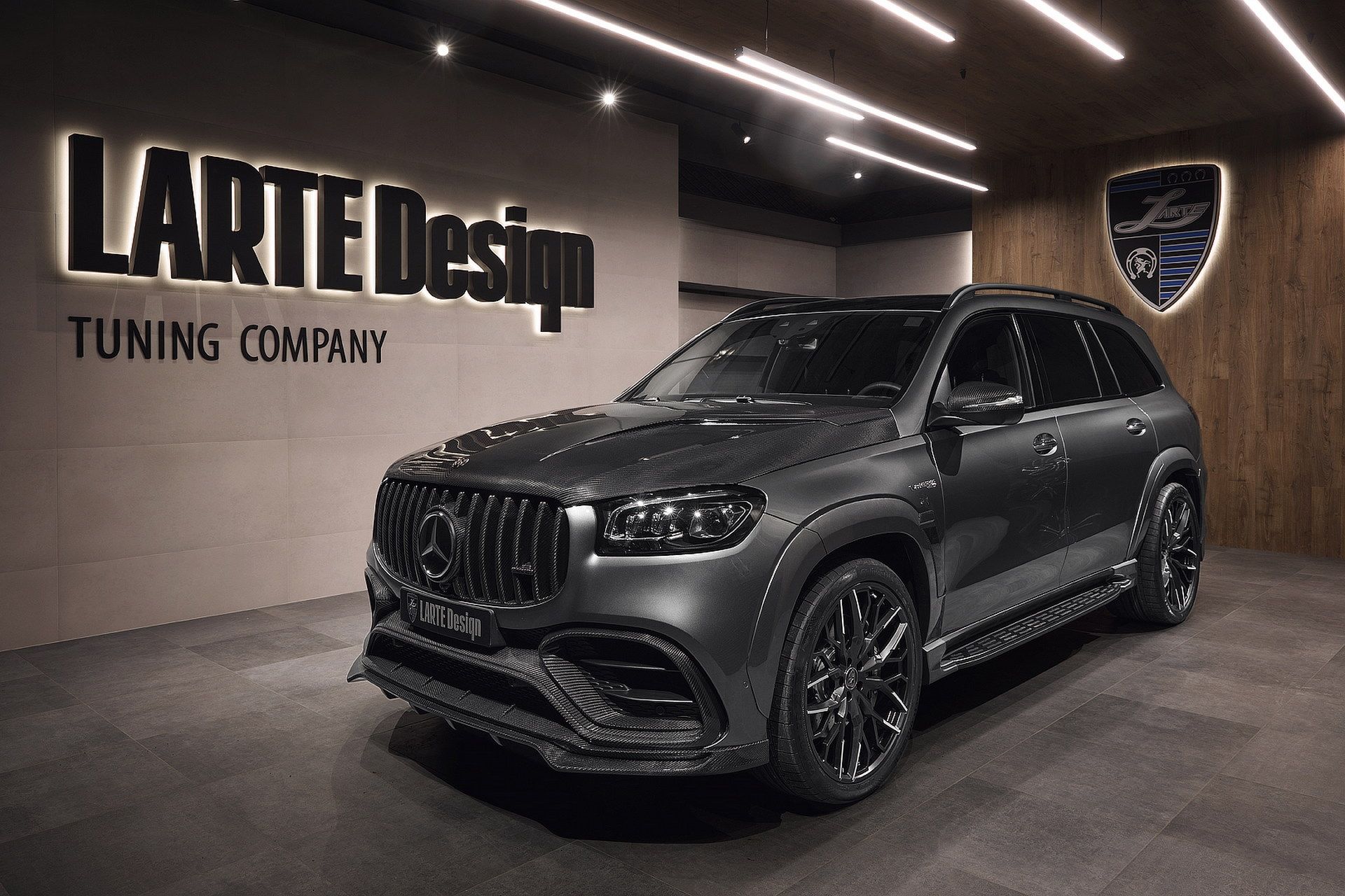 Mercedes-AMG GLS63 Gets Extreme Carbon-Fiber Makeover