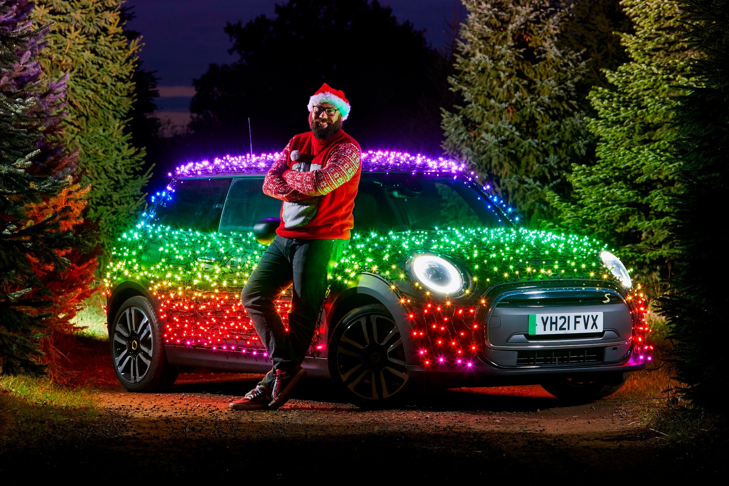 Mini Wrapped This Cooper In 2,000 Christmas Lights For A Good Cause