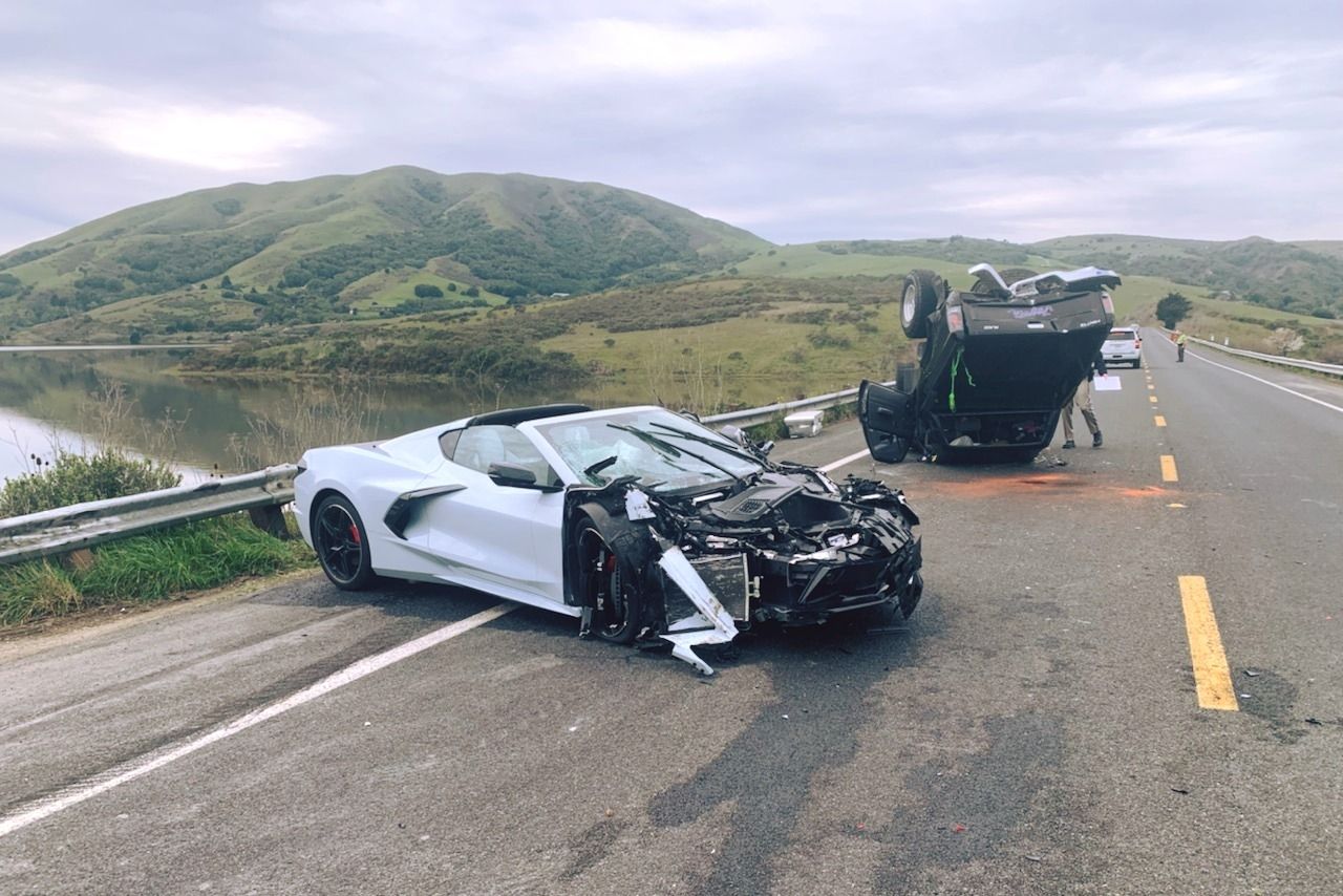 Corvette Crash C7 Corvette Goes Flying And Crashes In Wild Video