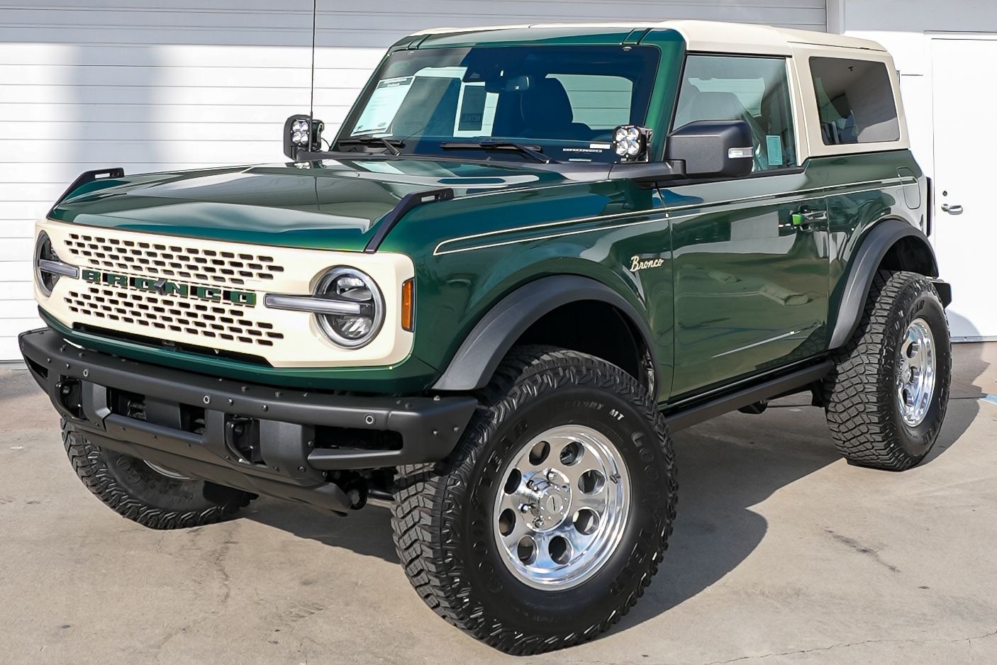 Custom Ford Bronco Badlands Is A Perfect Mix Of Old And New