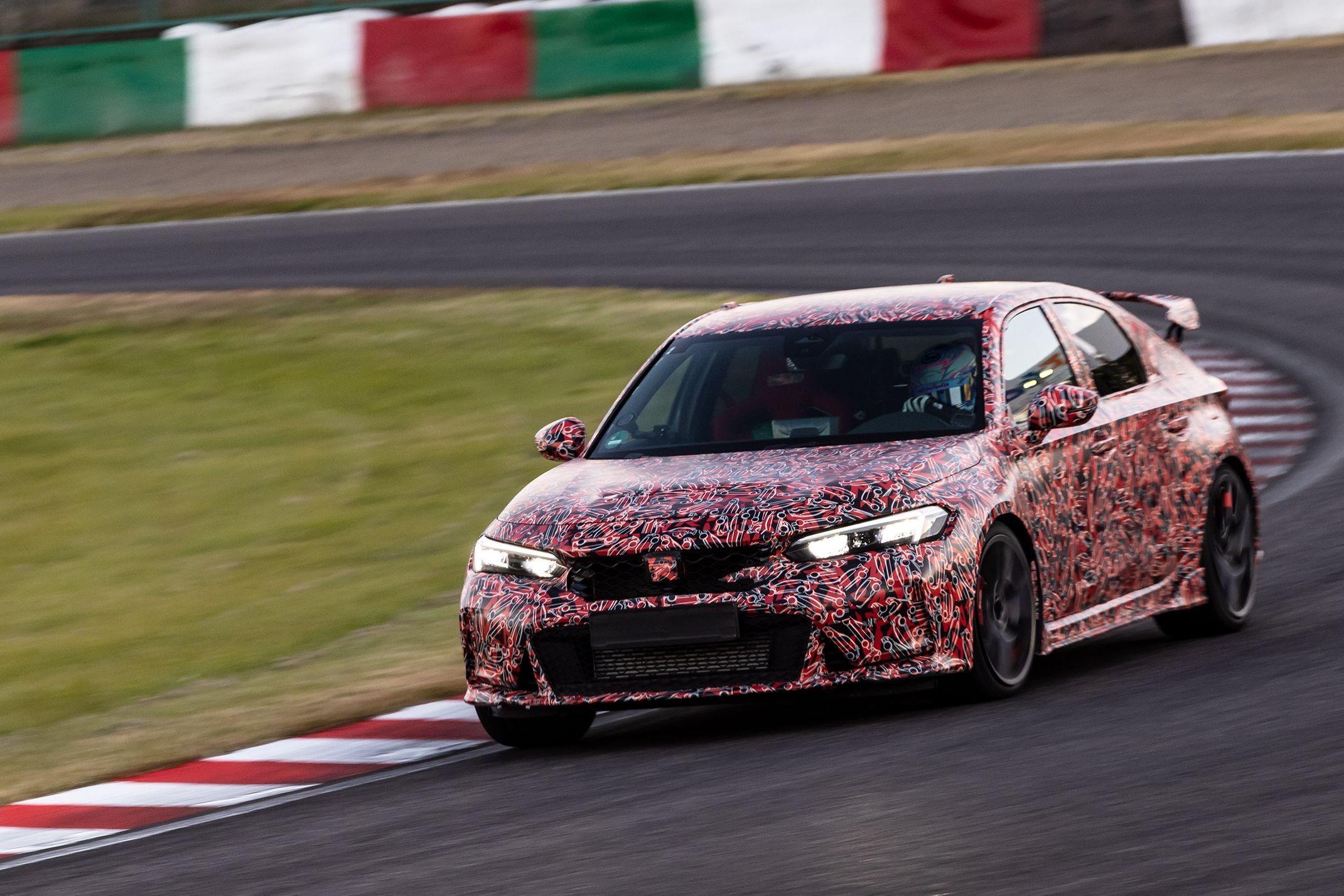 New Honda Civic Type R Beat Old Honda Civic Type R At Suzuka