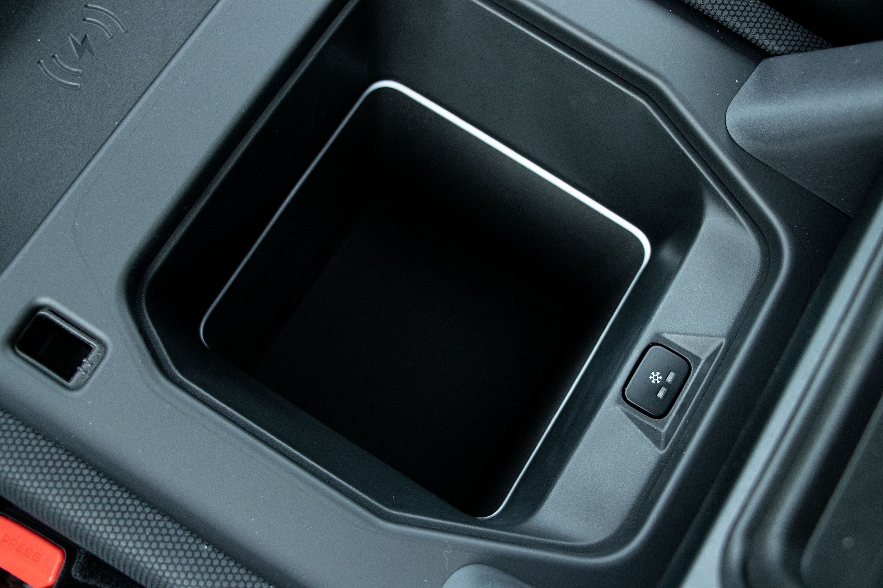 2021 Land Rover Defender Interior Photos